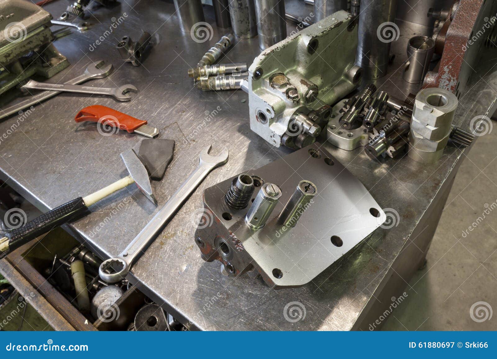 Hydraulic engine parts stock image. Image of steel, engine - 61880697