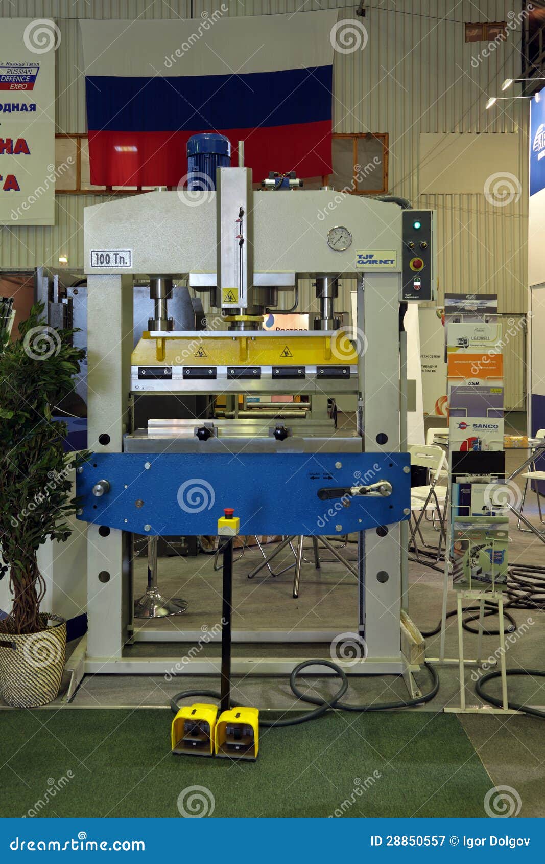 Hydraulic Guillotine-shears Editorial Photography - Image of industrial ...