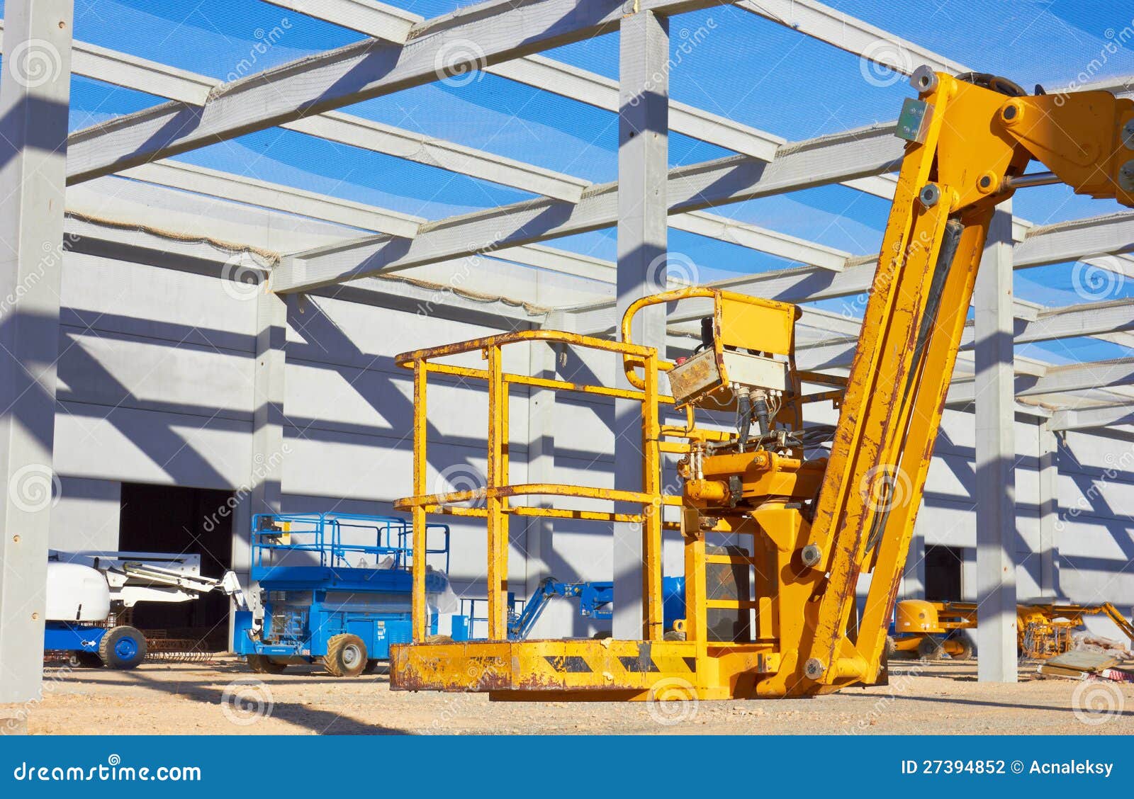Hydraulic Mobile Construction Platform Stock Photo - Image of basket ...