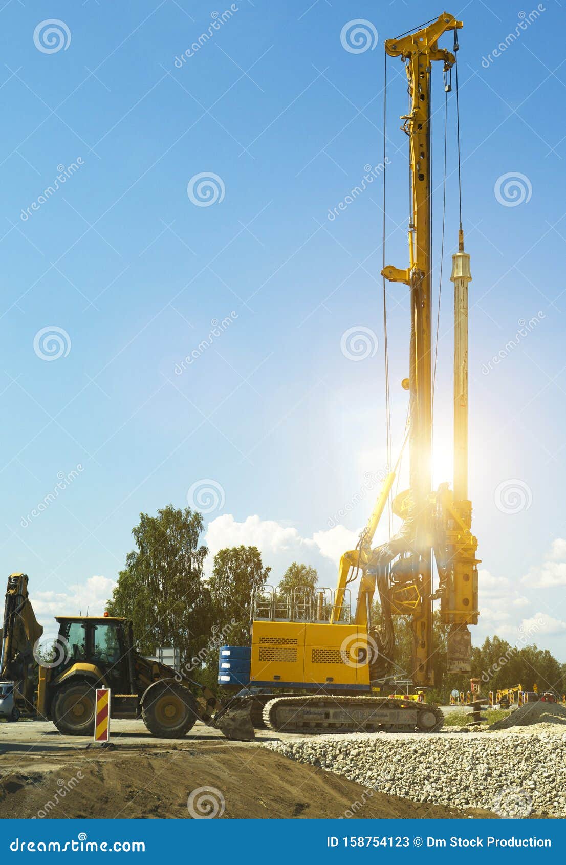 Hydraulic pile driver. stock image. Image of iron, management - 158754123