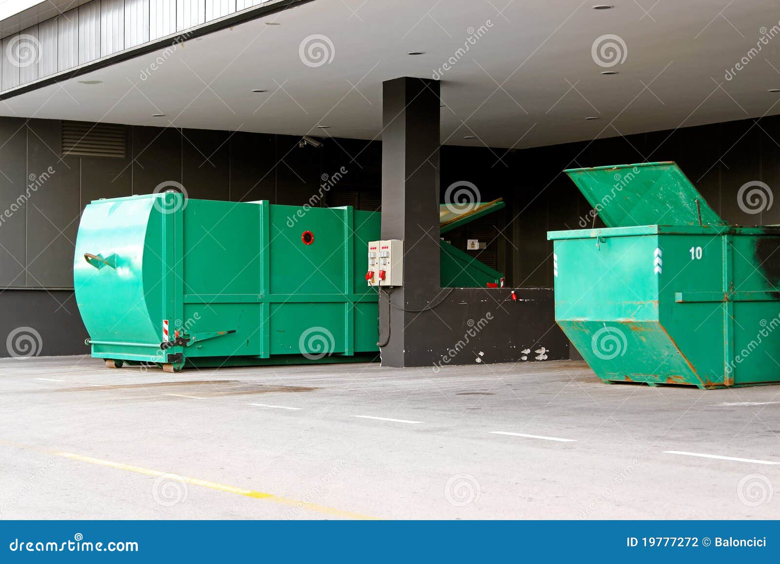 Hydraulic press container stock photo. Image of press - 19777272