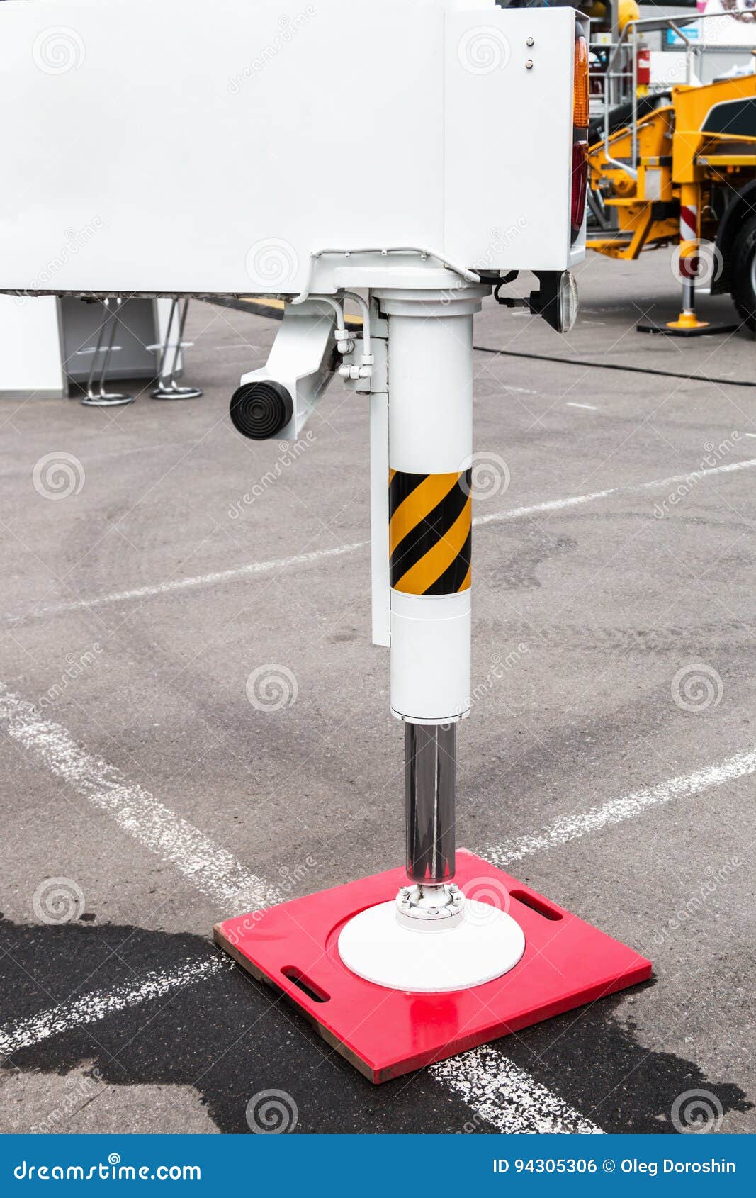 Hydraulics Crane Support. Hydraulics Crane Support Is On The Ground ...