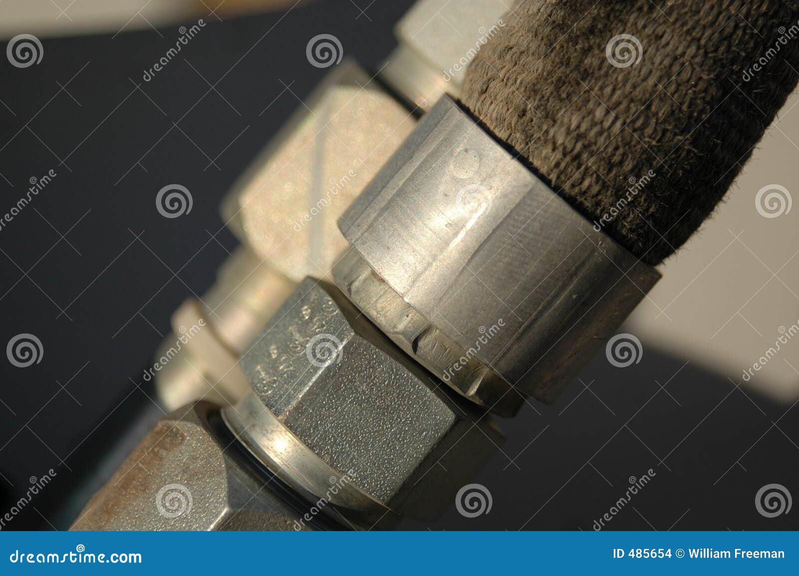 Hydraulikleitung Koppelung Auf Schwerer Maschinerie Stockfoto - Bild ...