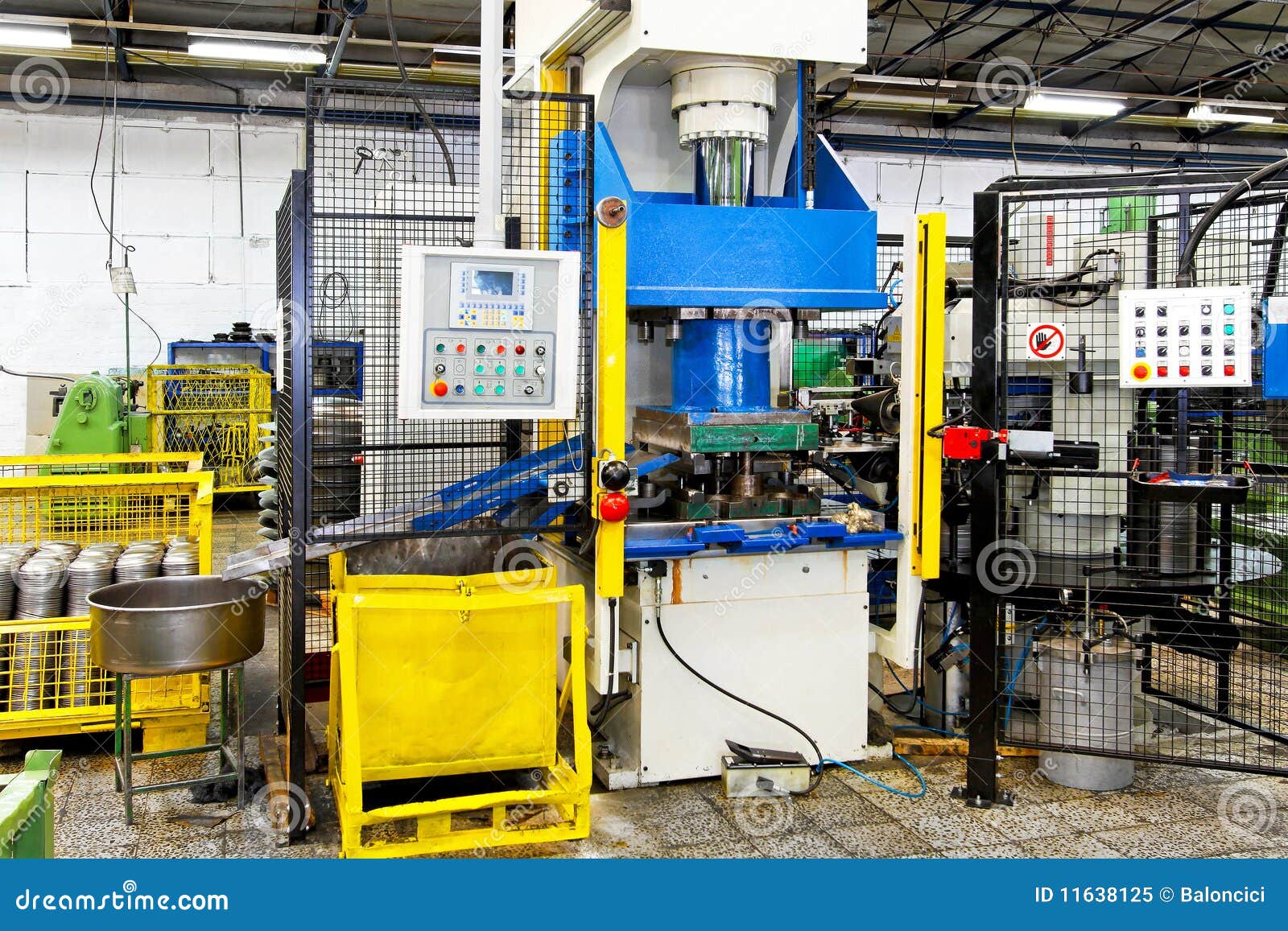 Hydraulische persmachine stock afbeelding. Image of industrieel - 11638125