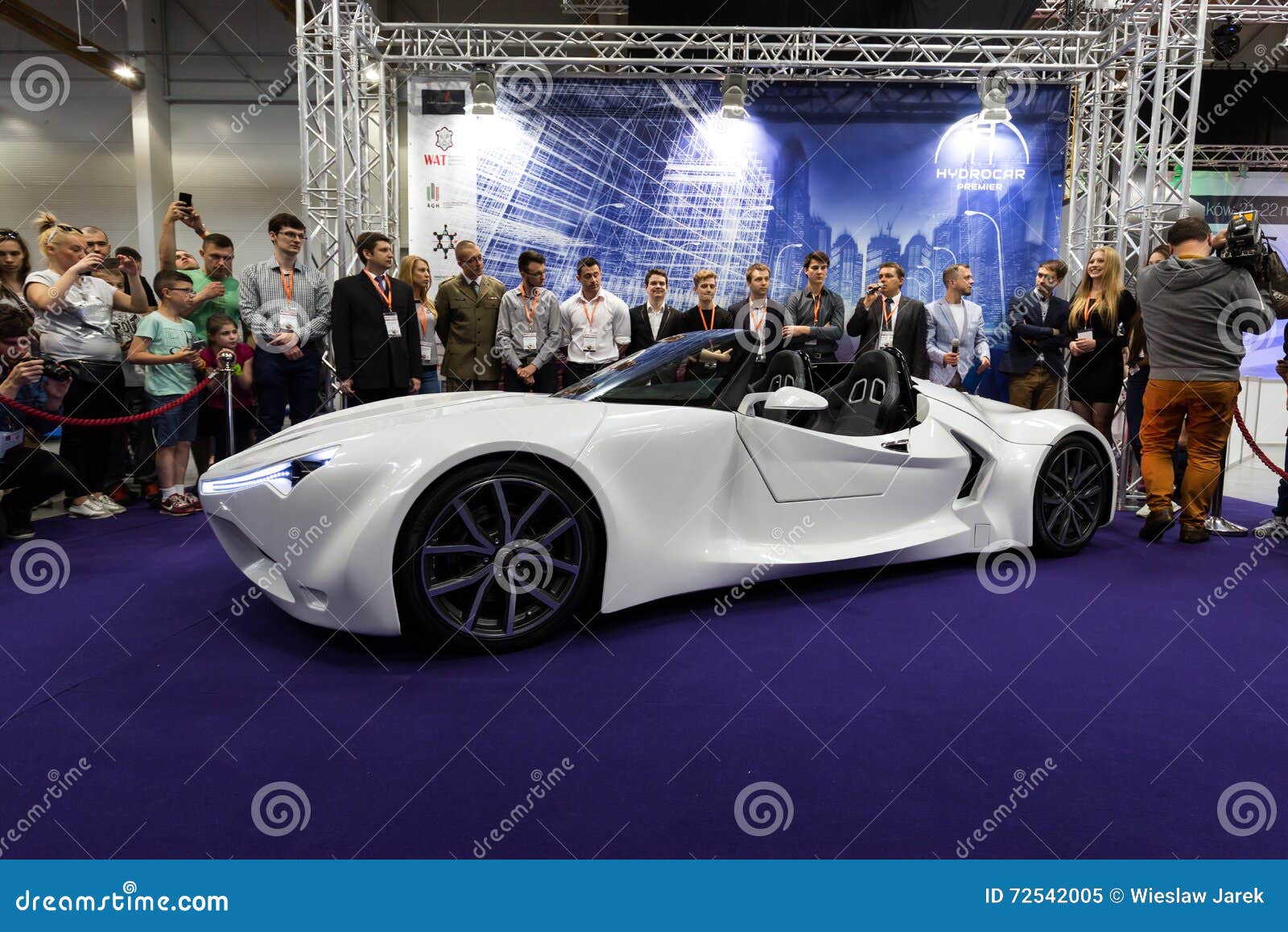 Hydrocar Premiera - De Eerste Poolse Waterstof-auto Redactionele ...