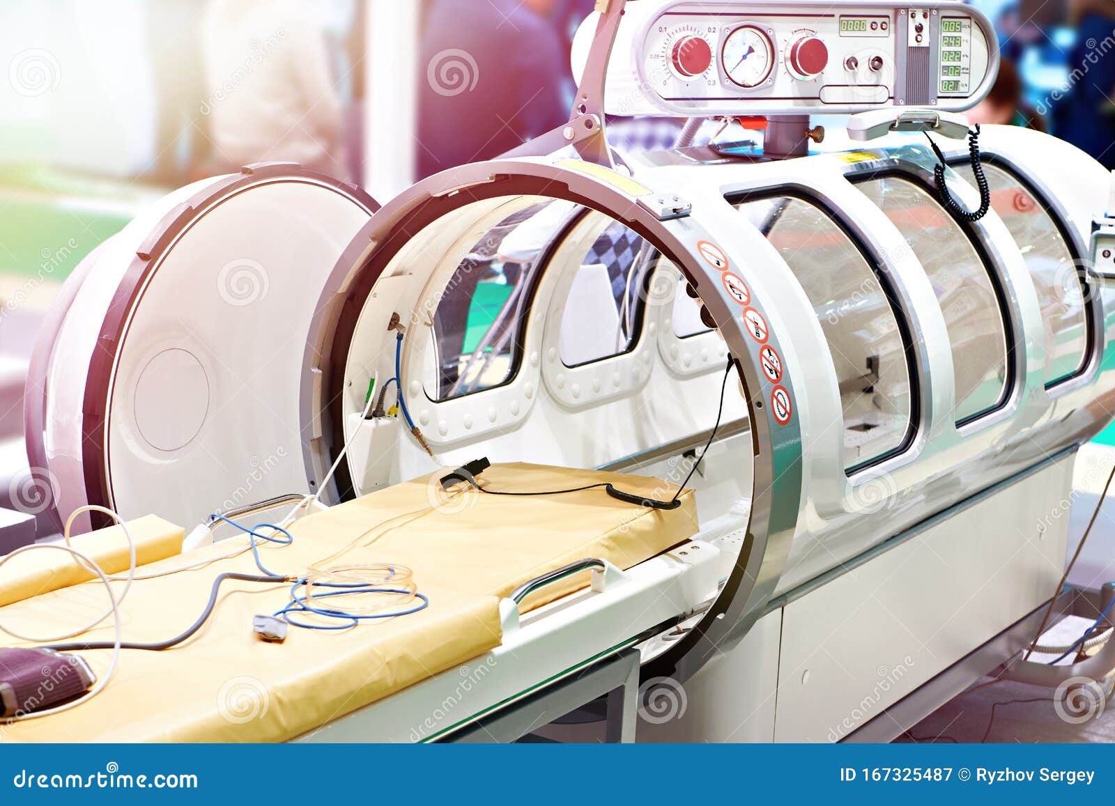 Hyperbaric medical chamber stock image. Image of illness - 167325487
