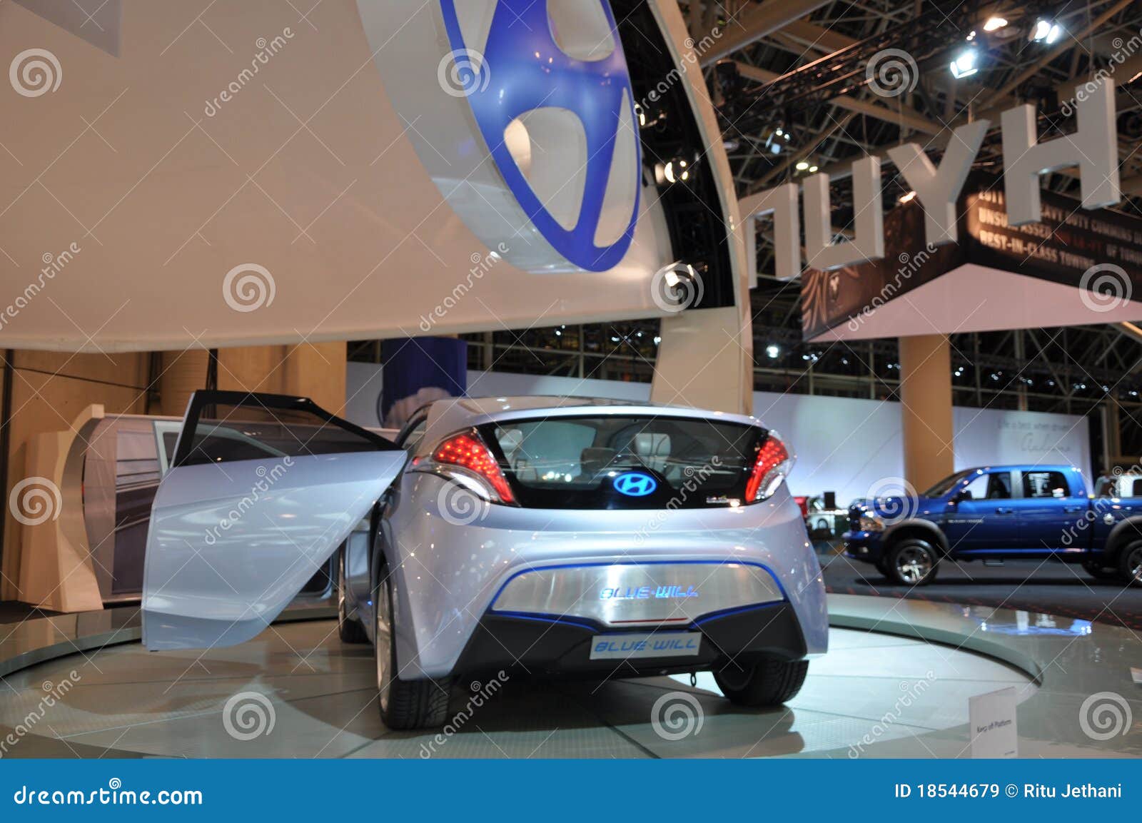 Hyundai Azul- Carro Do Conceito Imagem de Stock Editorial - Imagem de ...