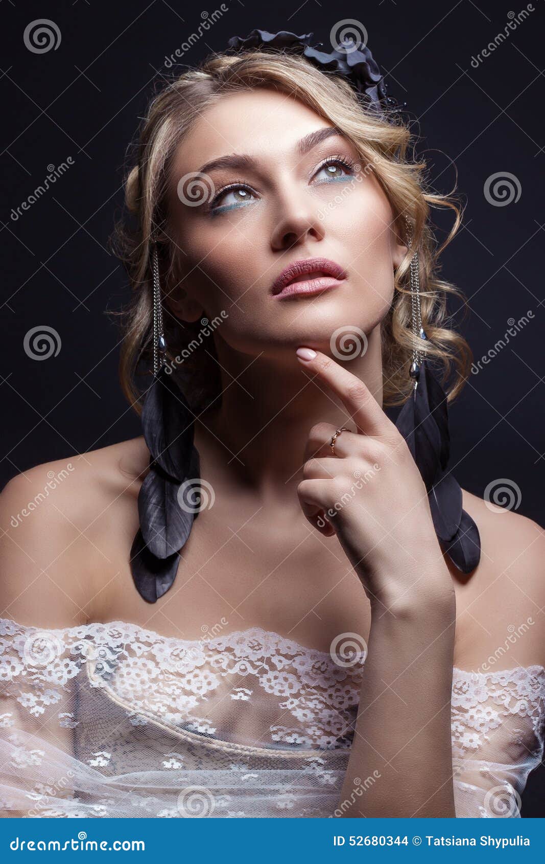 Härlig Ung Sexig Elegant Söt Flicka I Bilden Av En Brud Med Hår Och