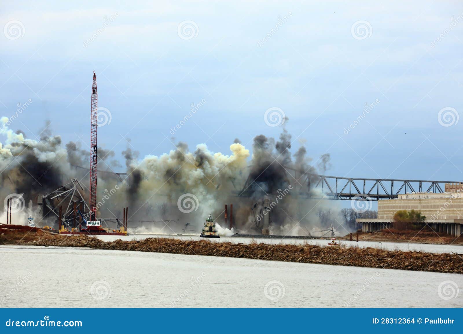 I-70 Bridge Destruction editorial stock image. Image of tugs - 28312364