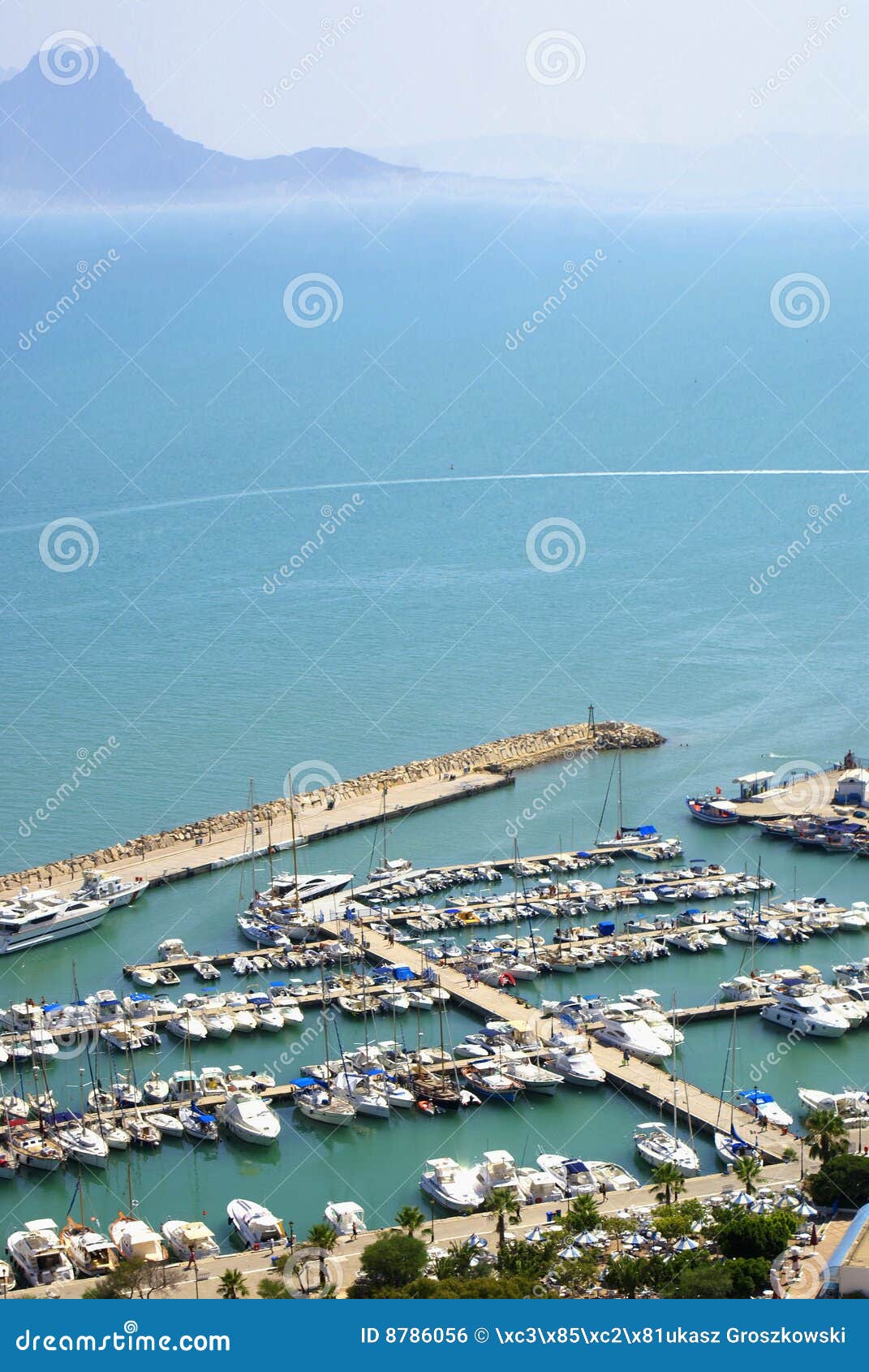 I bacini fotografia stock. Immagine di moli, nebbia, nubi - 8786056