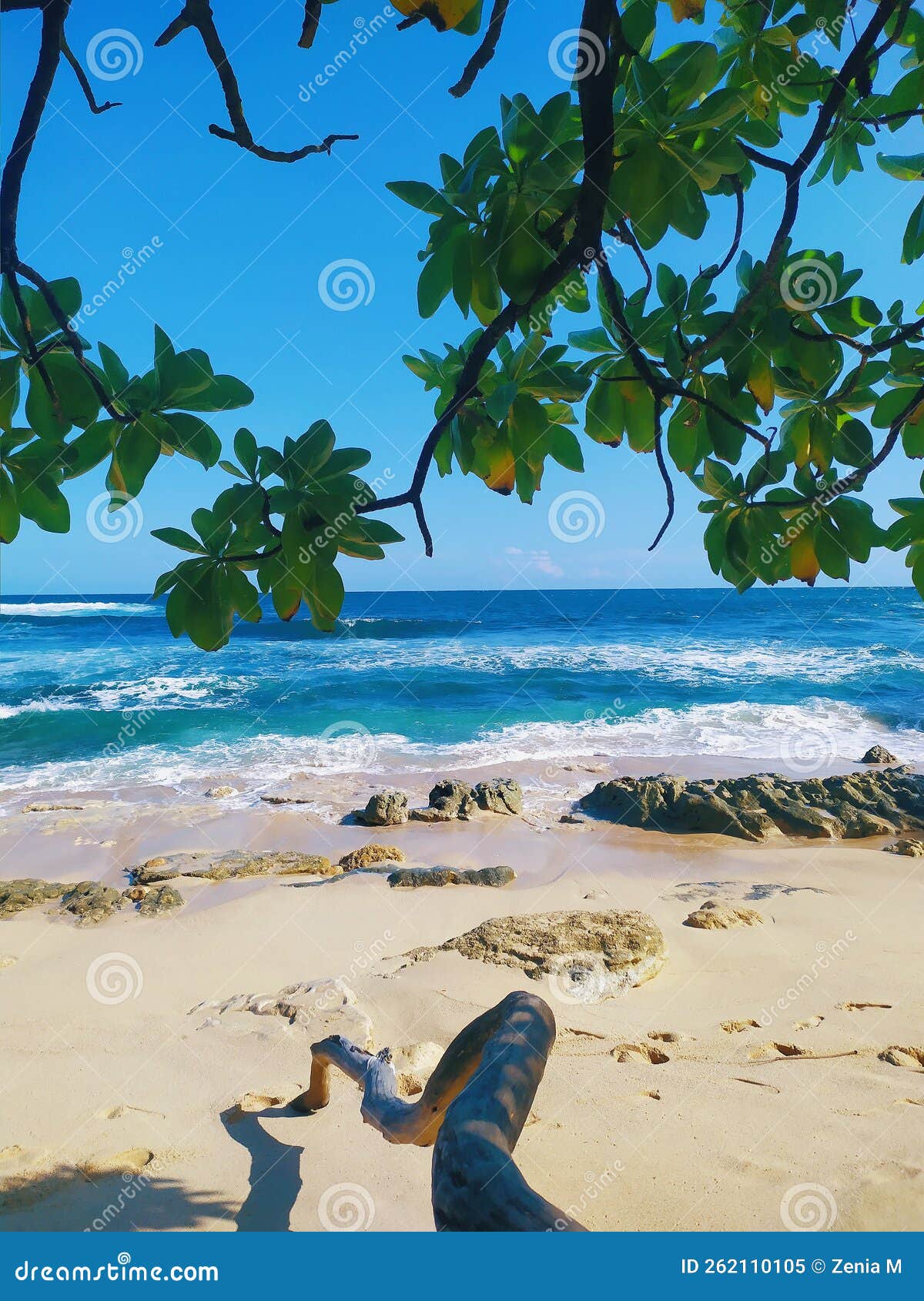 I Like a Place that Make Me Feel so Tiny, Ocean. Stock Image - Image of ...