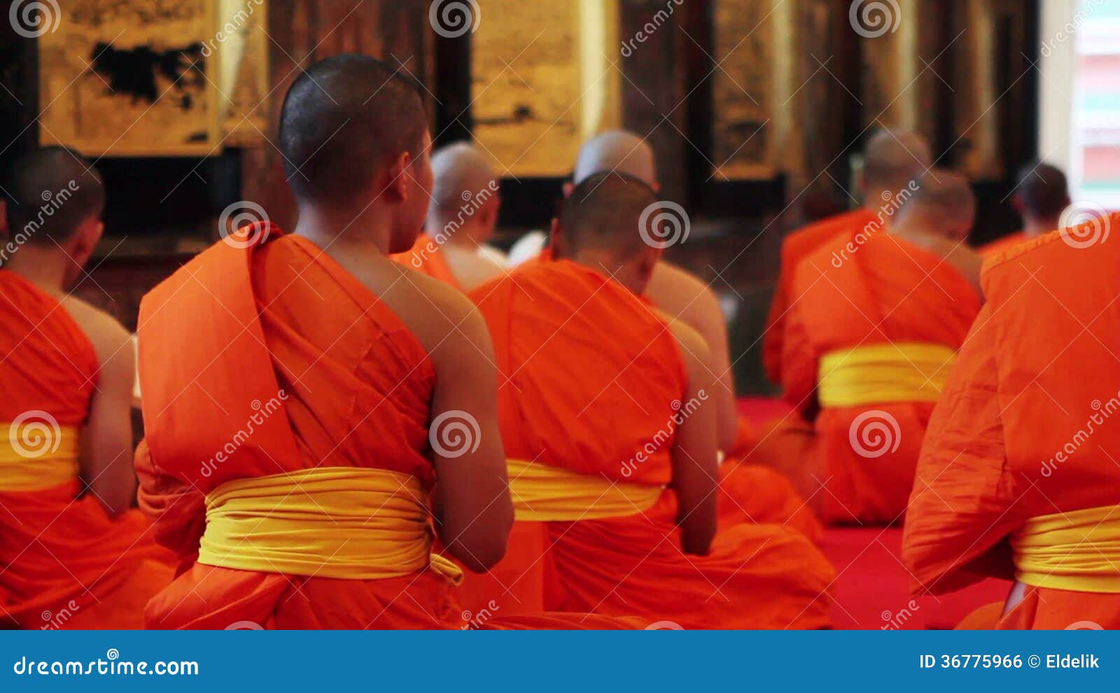 I Monaci Buddisti Pregano Tempio Filmati Stock – 22 I Monaci Buddisti ...