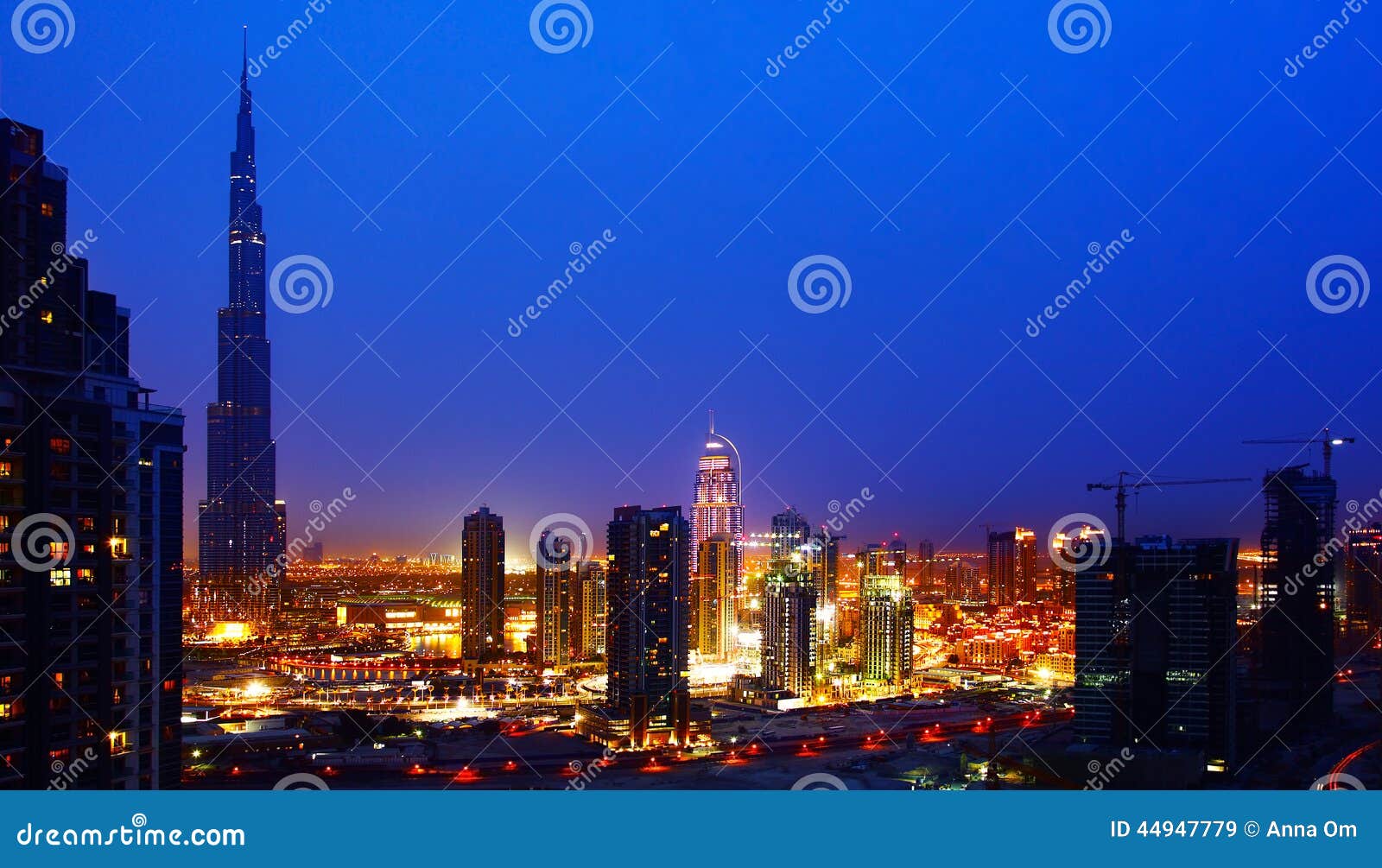 I Stadens Centrum Dubai Natt Fotografering för Bildbyråer - Bild av ...