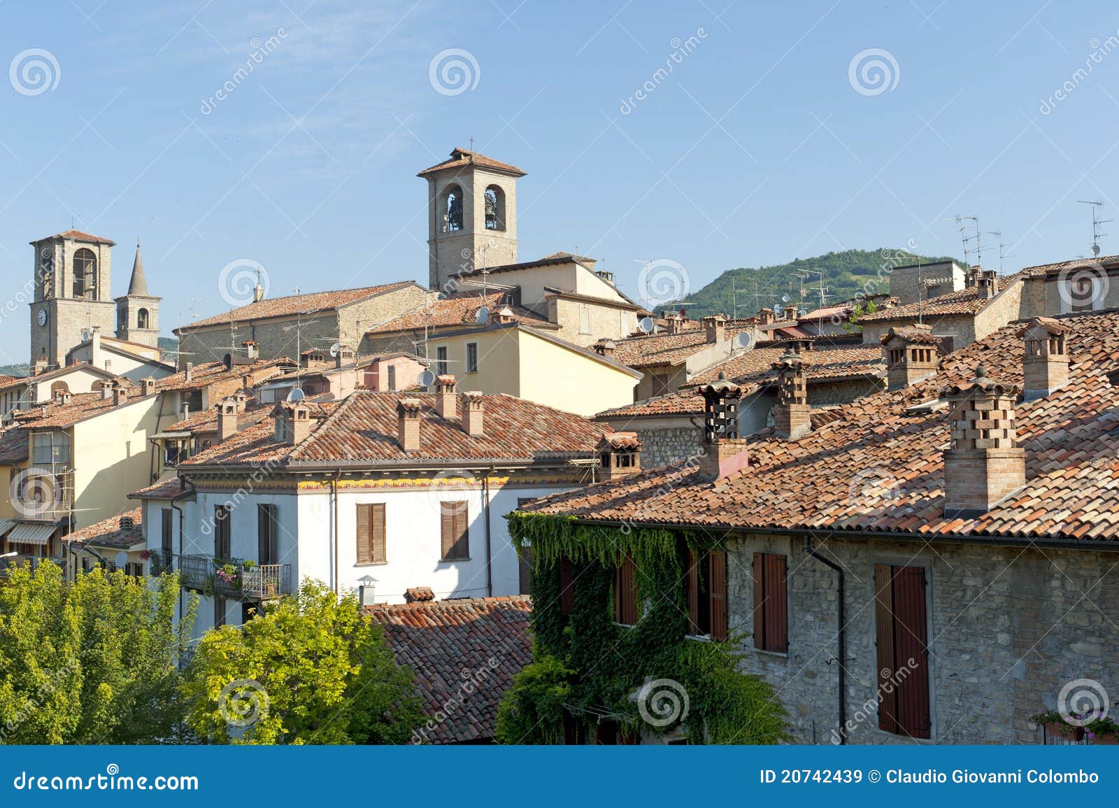 I tetti di Varzi (Italia) immagine stock. Immagine di casa - 20742439