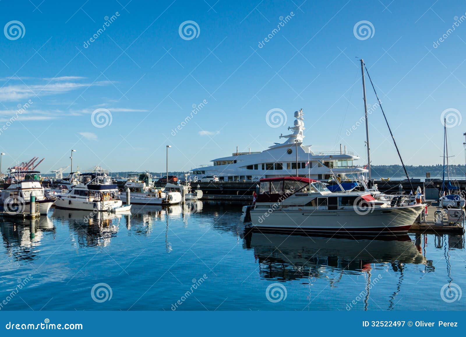 Iate Entrados No Cais 66 De Seattle Fotografia Editorial - Imagem de ...