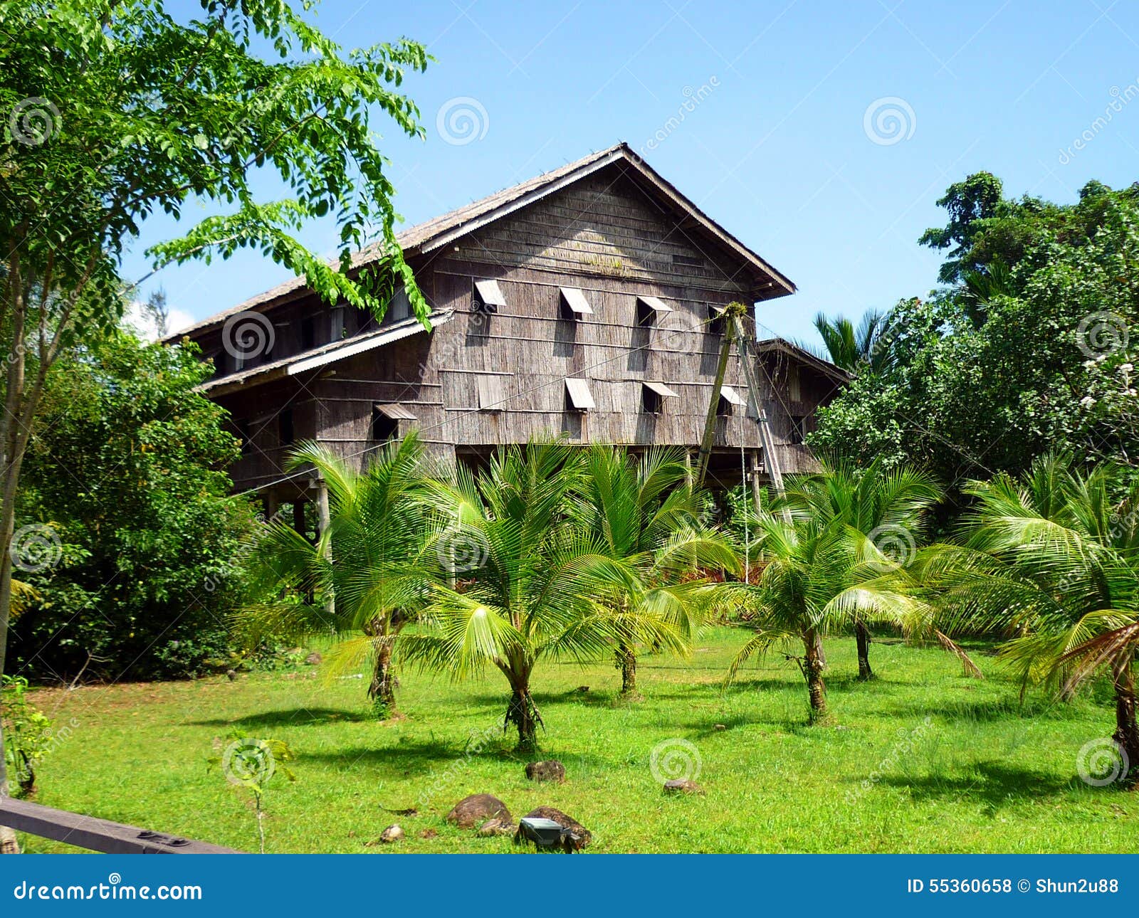 Iban Tribe Longhouse in Borneo Sarawak Stockfoto - Bild von eingang ...