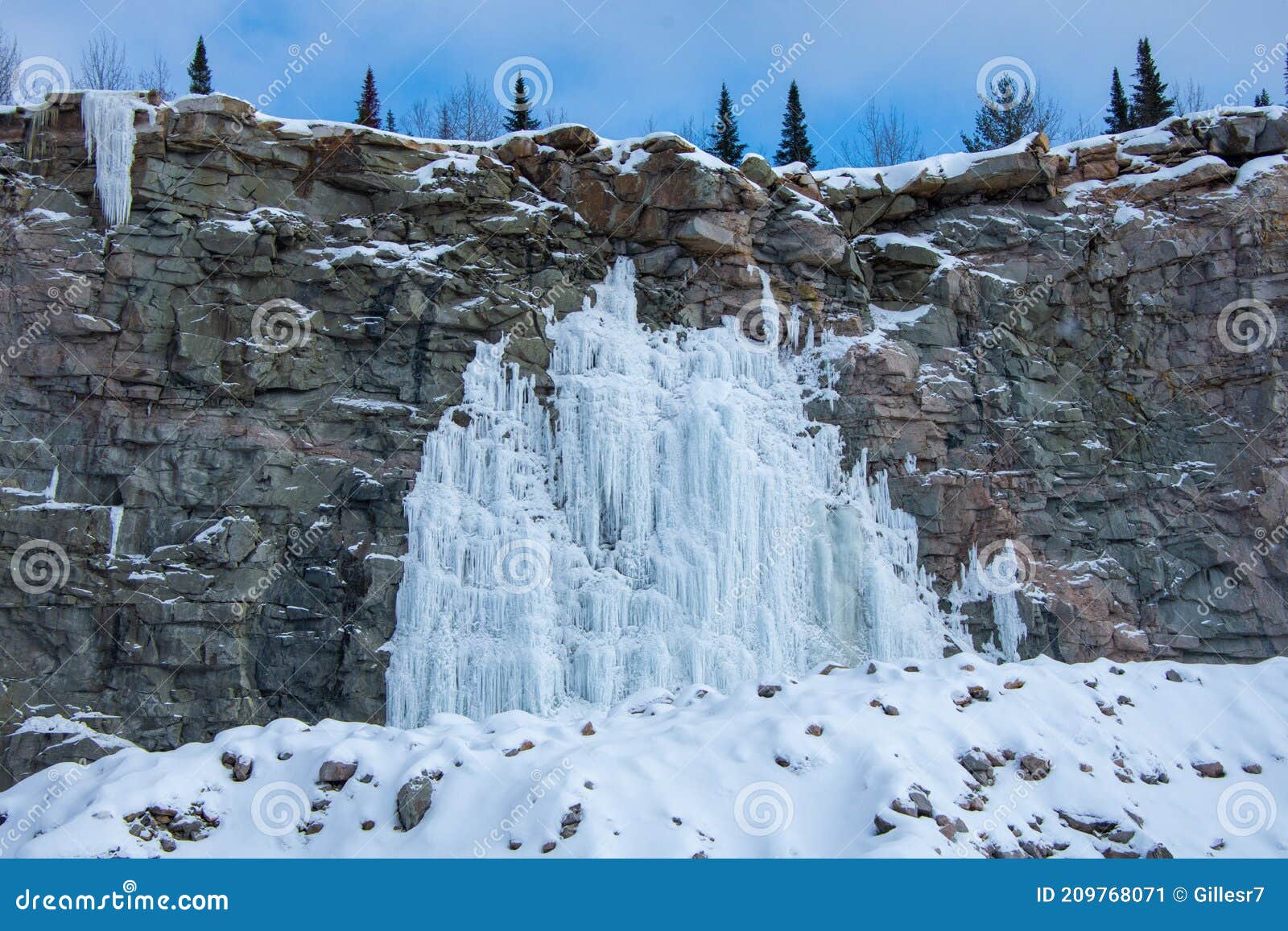 Ice on the Cliff of a Quarry Stock Image - Image of quarry, road: 209768071