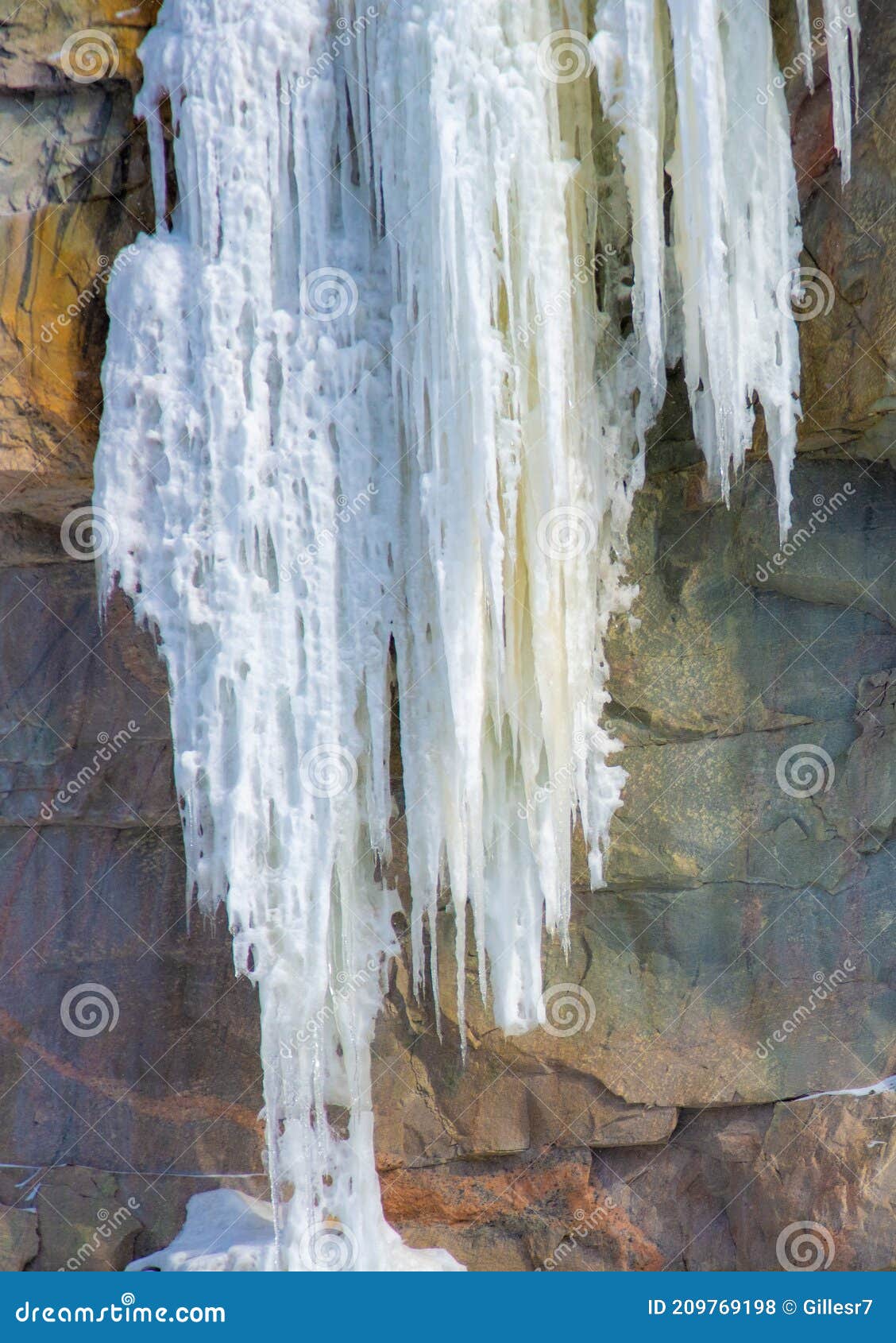 Ice on the Cliff of a Quarry Stock Photo - Image of frozen, canada ...