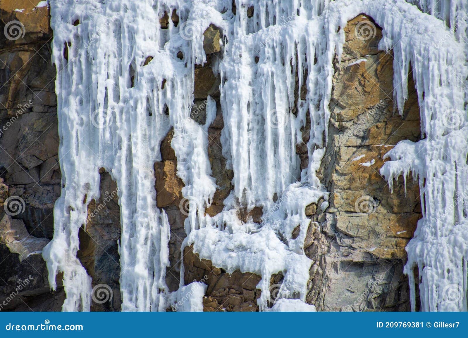 Ice on the Cliff of a Quarry Stock Image - Image of trees, view: 209769381