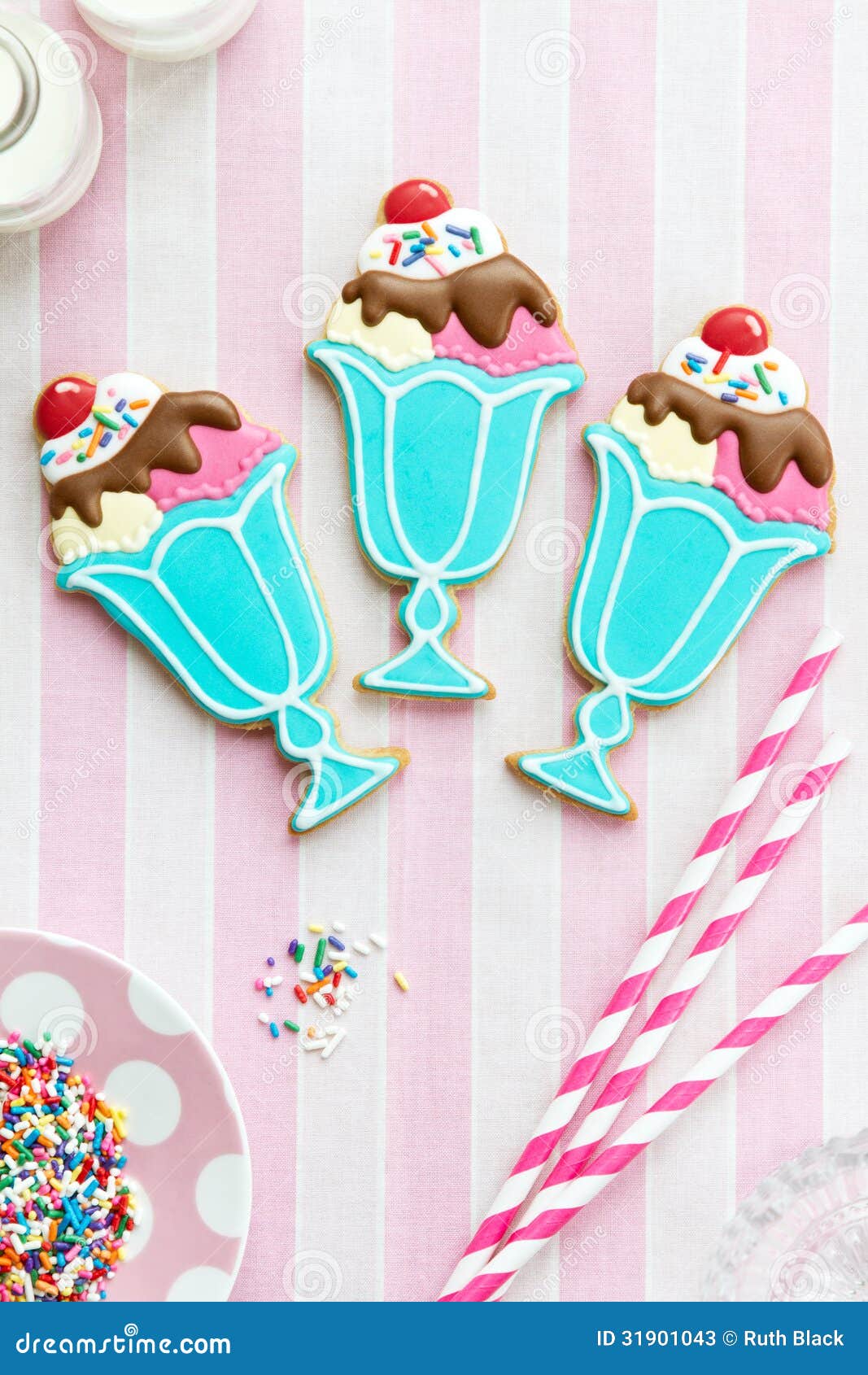 Ice cream sundae cookies stock image. Image of home, food - 31901043
