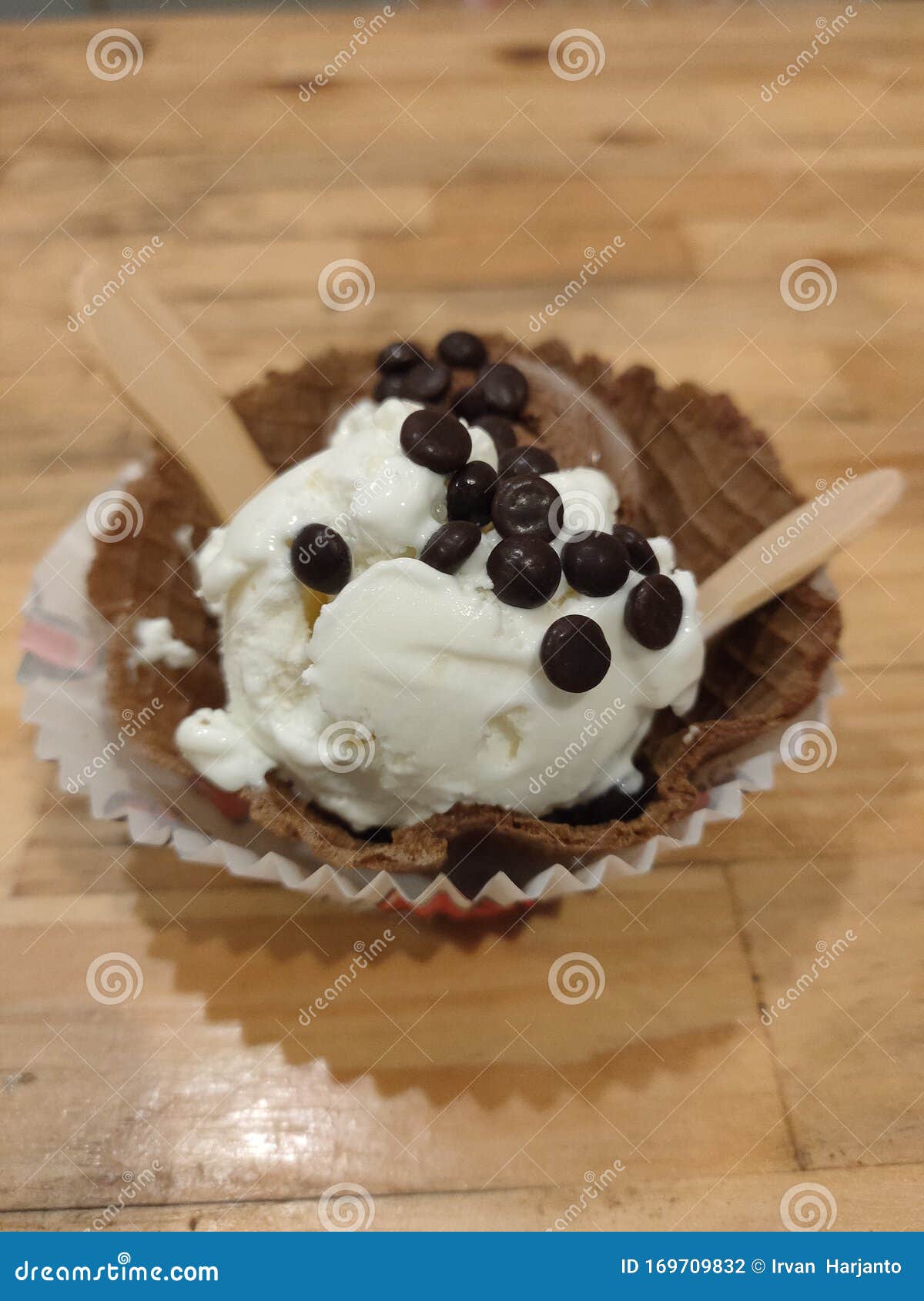 Ice cream on the table stock photo. Image of fruit, decoration - 169709832