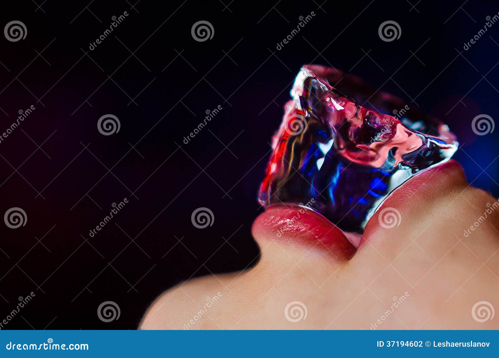 Ice Kiss Stock Photography | CartoonDealer.com #37194602