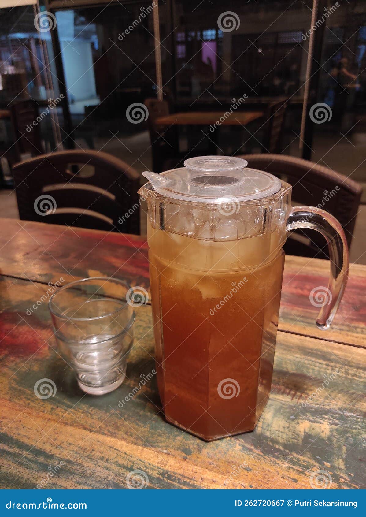 Ice Lemon Tea 2 - Asian Indoor Dinner Time Stock Image - Image of ...