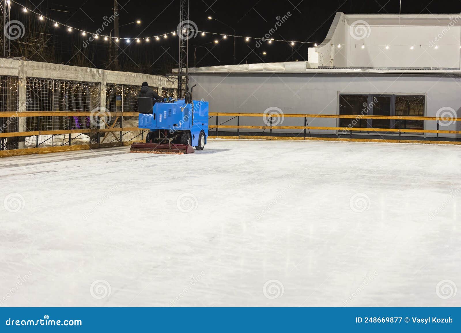 Ice leveling machine editorial photography. Image of restoring - 248669877