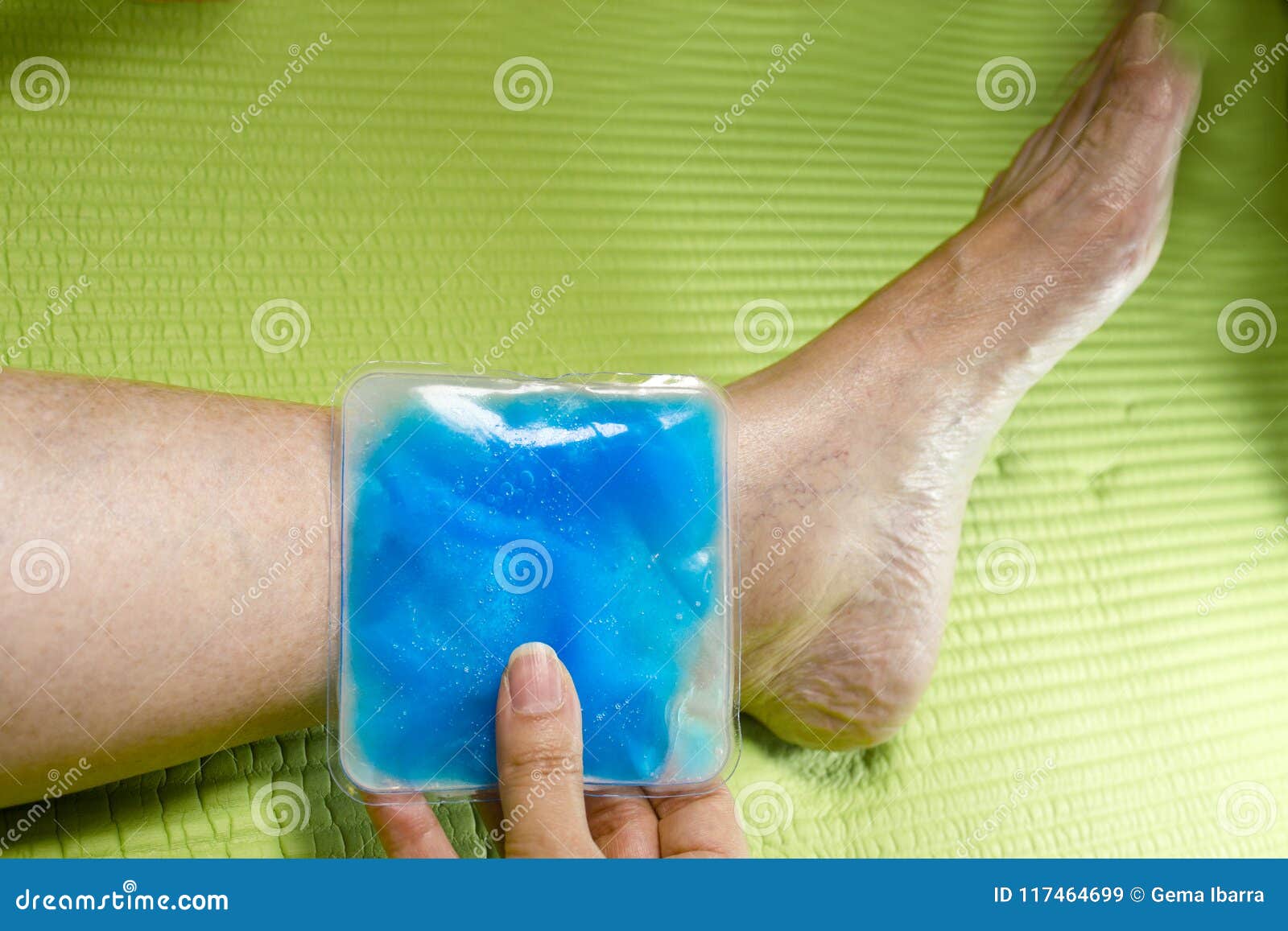 Ice pack for muscle aches stock image. Image of medicine - 117464699
