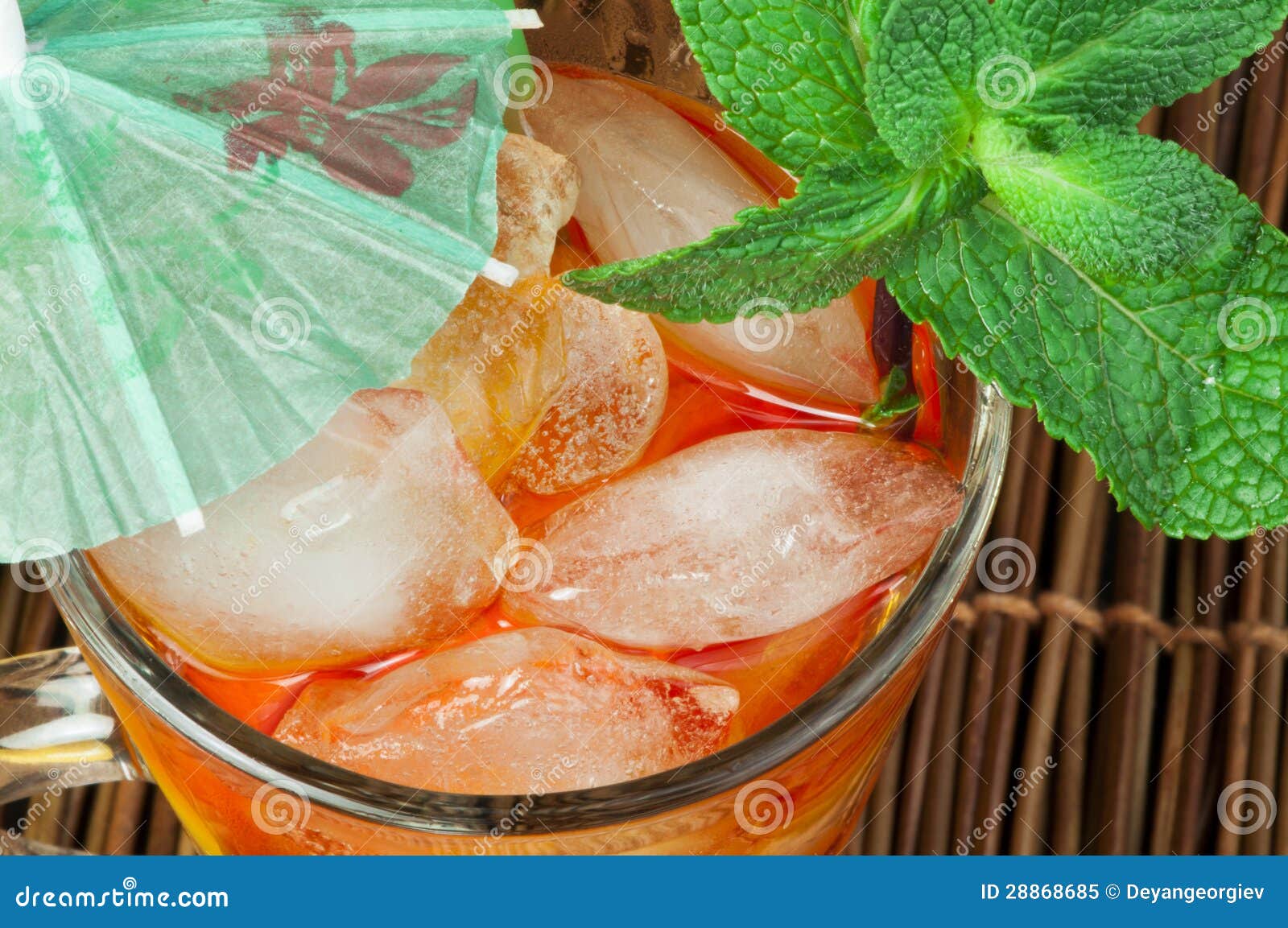Ice tea stock image. Image of motion, beverage, leaves - 28868685