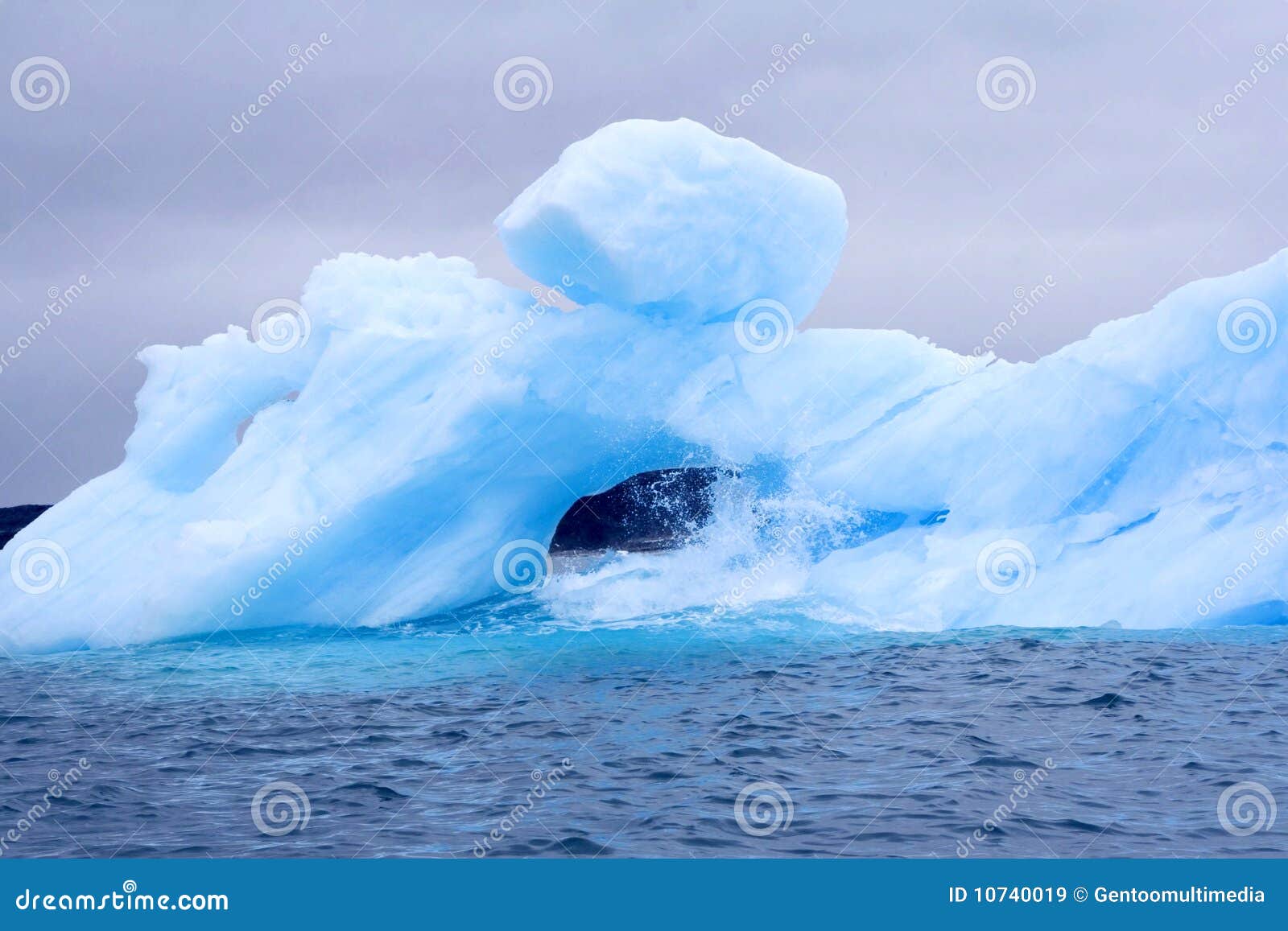 Iceberg imagen de archivo. Imagen de helada, polarizado - 10740019