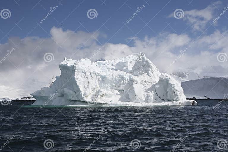 Iceberg imagen de archivo. Imagen de agua, helada, polarizado - 8889325