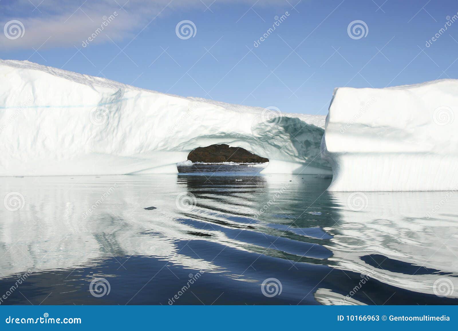 Iceberg in Arctic waters stock image. Image of snow, ocean - 10166963