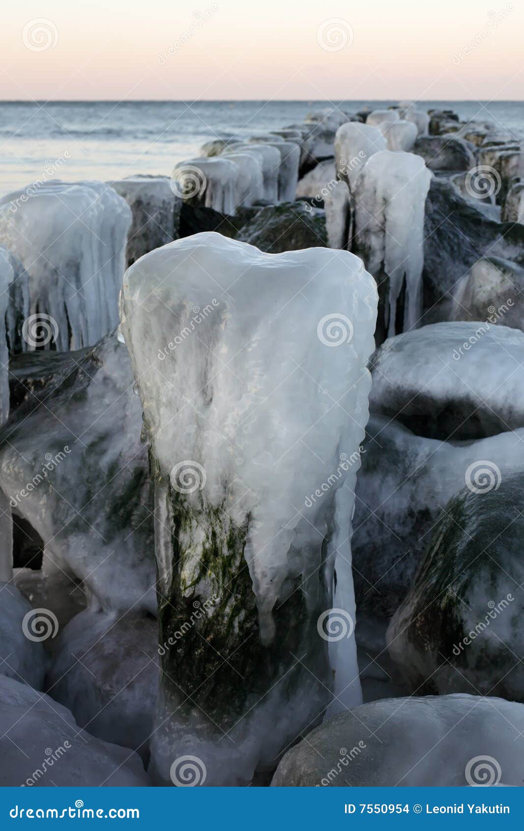 The Iced Over Pier Close Up Stock Photo - Image of nature, waves: 7550954
