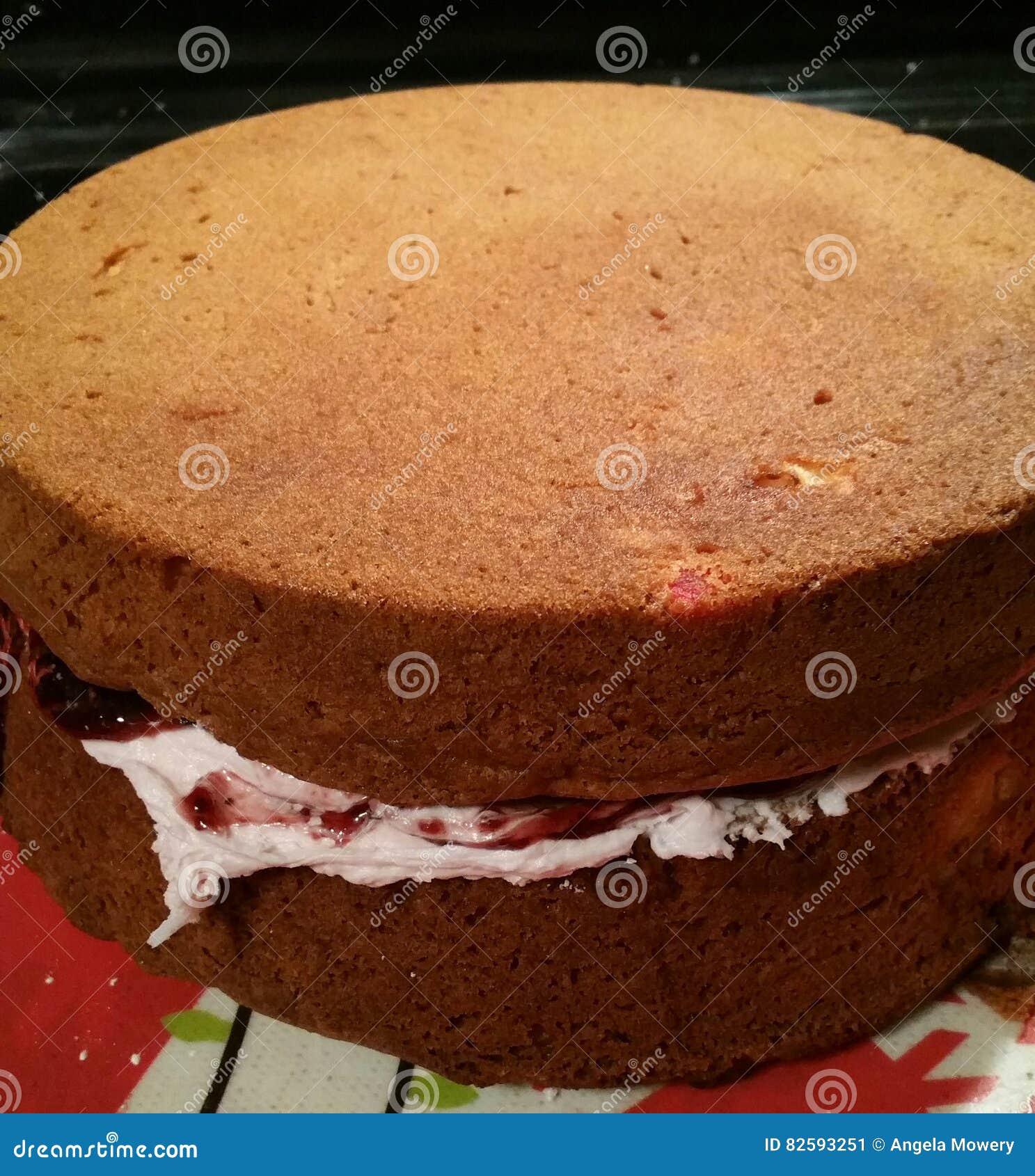 Icing a cake stock image. Image of cake, icing, puree - 82593251