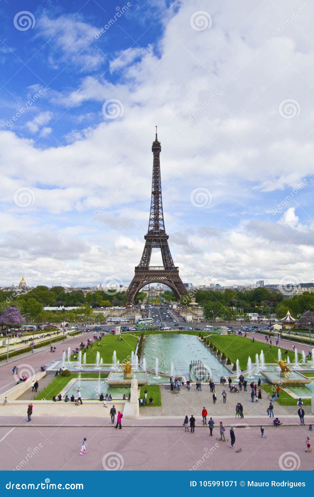 Iconic Eiffel Tower editorial photo. Image of outdoors - 105991071