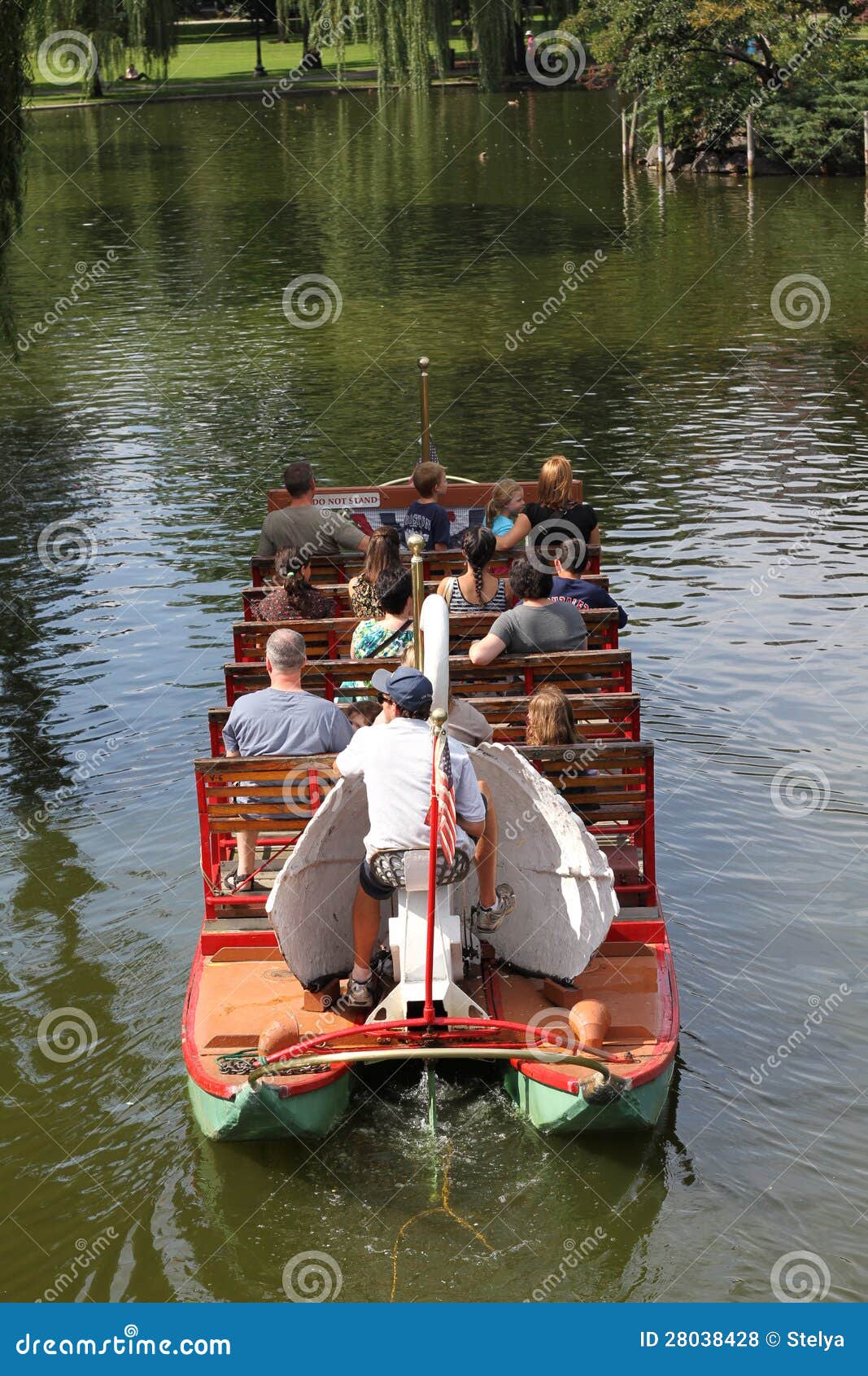 Iconic Swan Boat Boston Public Garden Editorial Stock Photo - Image of ...
