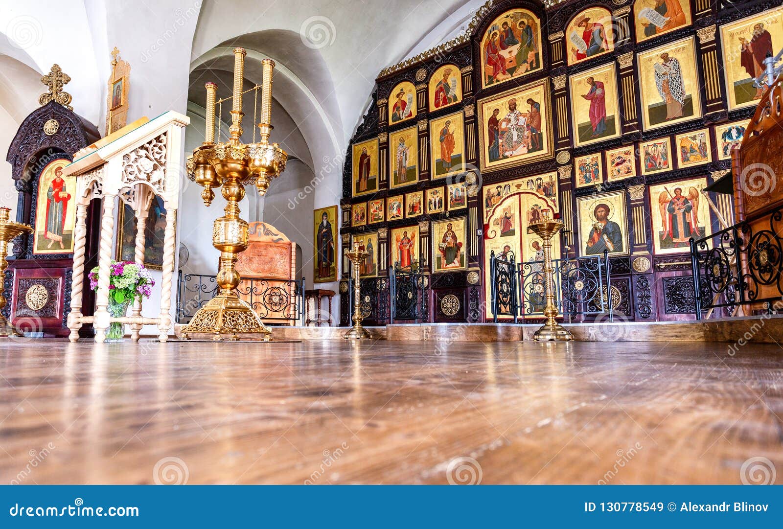 Iconostasis Ortodoxo Dentro Da Igreja Imagem de Stock Editorial ...