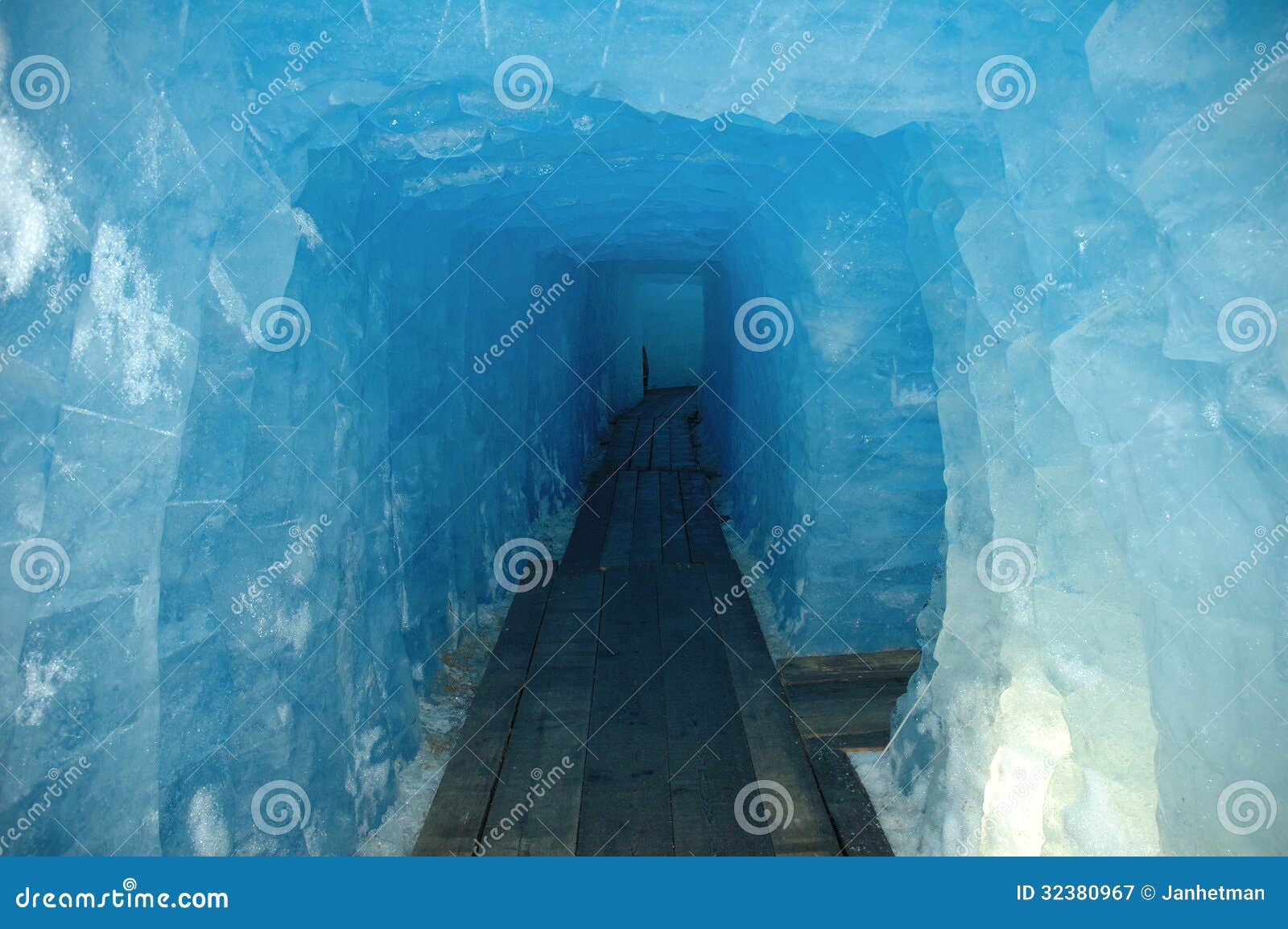 Icy tunnel stock image. Image of trekking, underground - 32380967