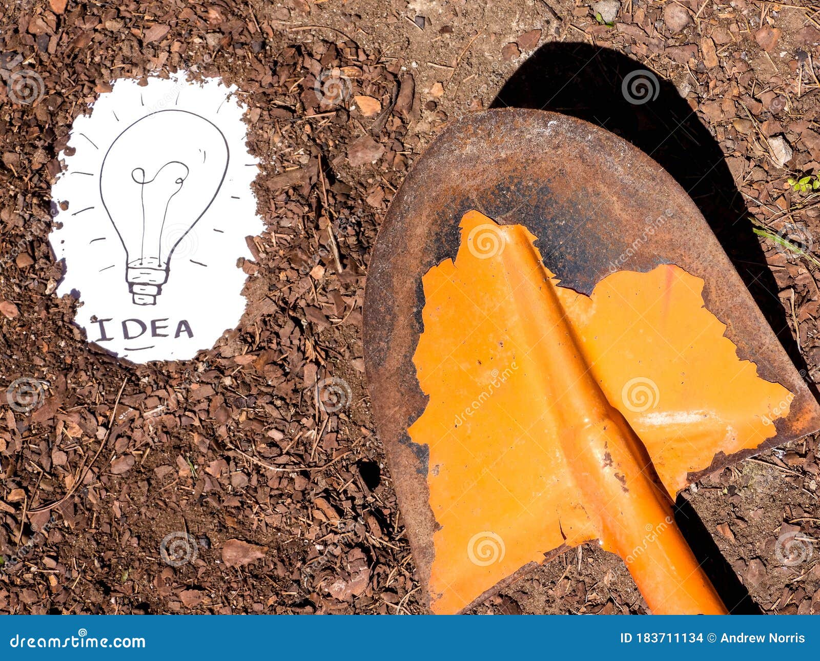 Ideia de cavar foto de stock. Imagem de vazio, olhar - 183711134