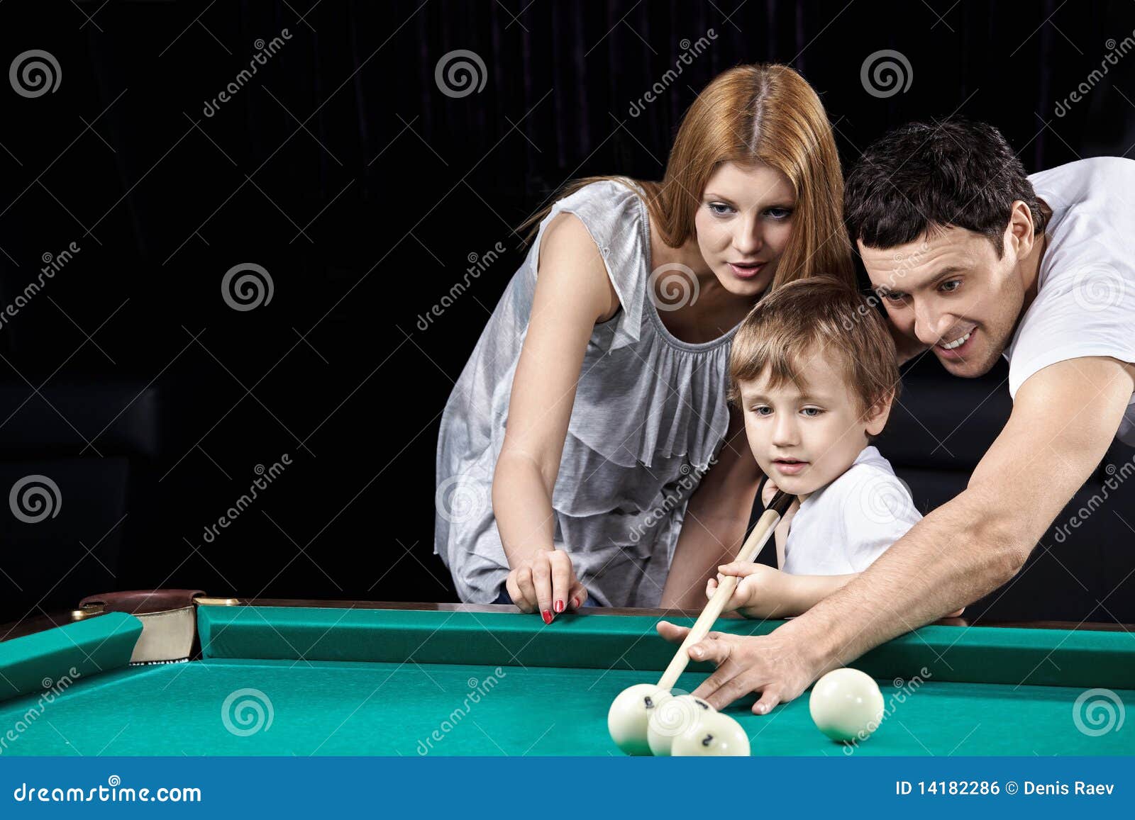 Idilio de la familia foto de archivo. Imagen de hombre - 14182286