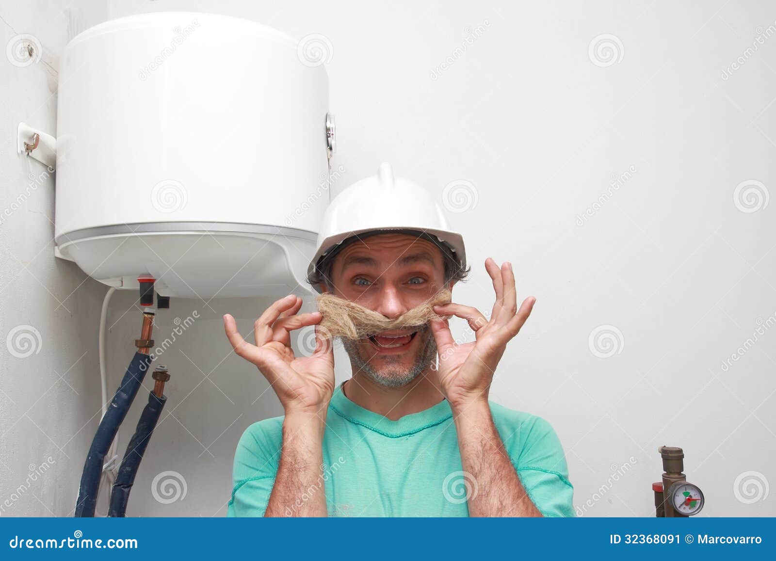 Idraulico felice immagine stock. Immagine di acqua, idraulico - 32368091