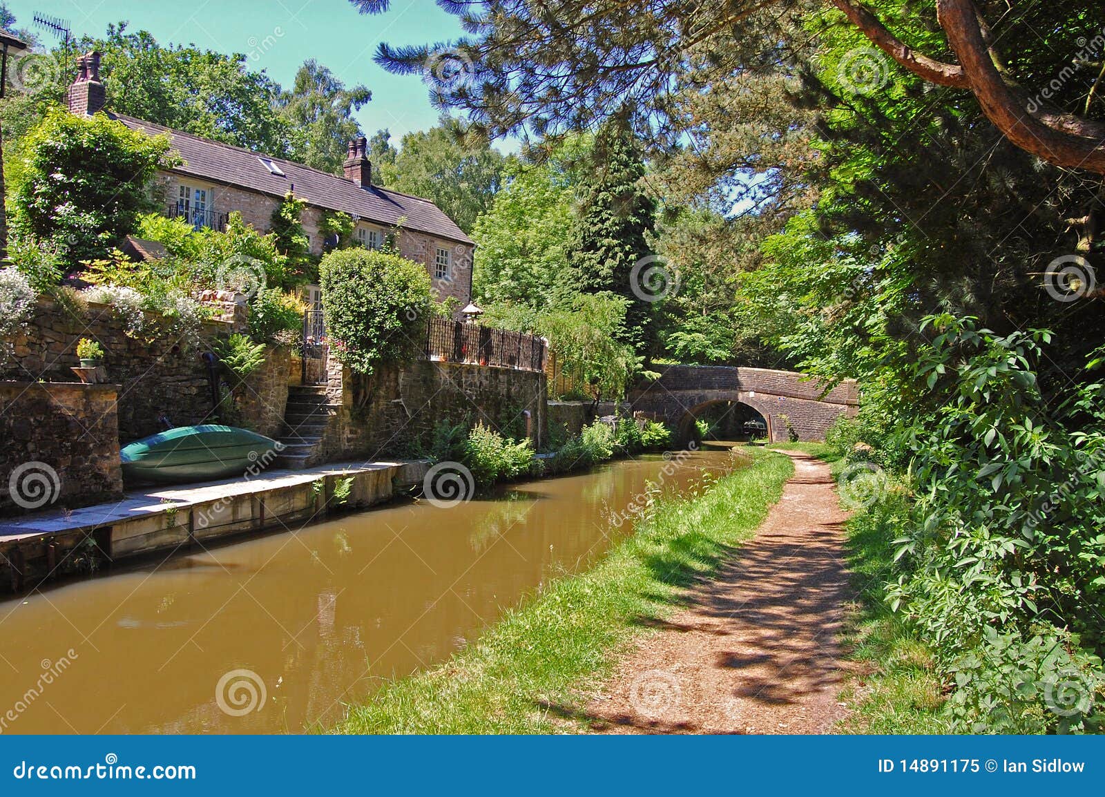 Idyllic British,Canalside Scene Stock Image - Image of beauty, europe ...