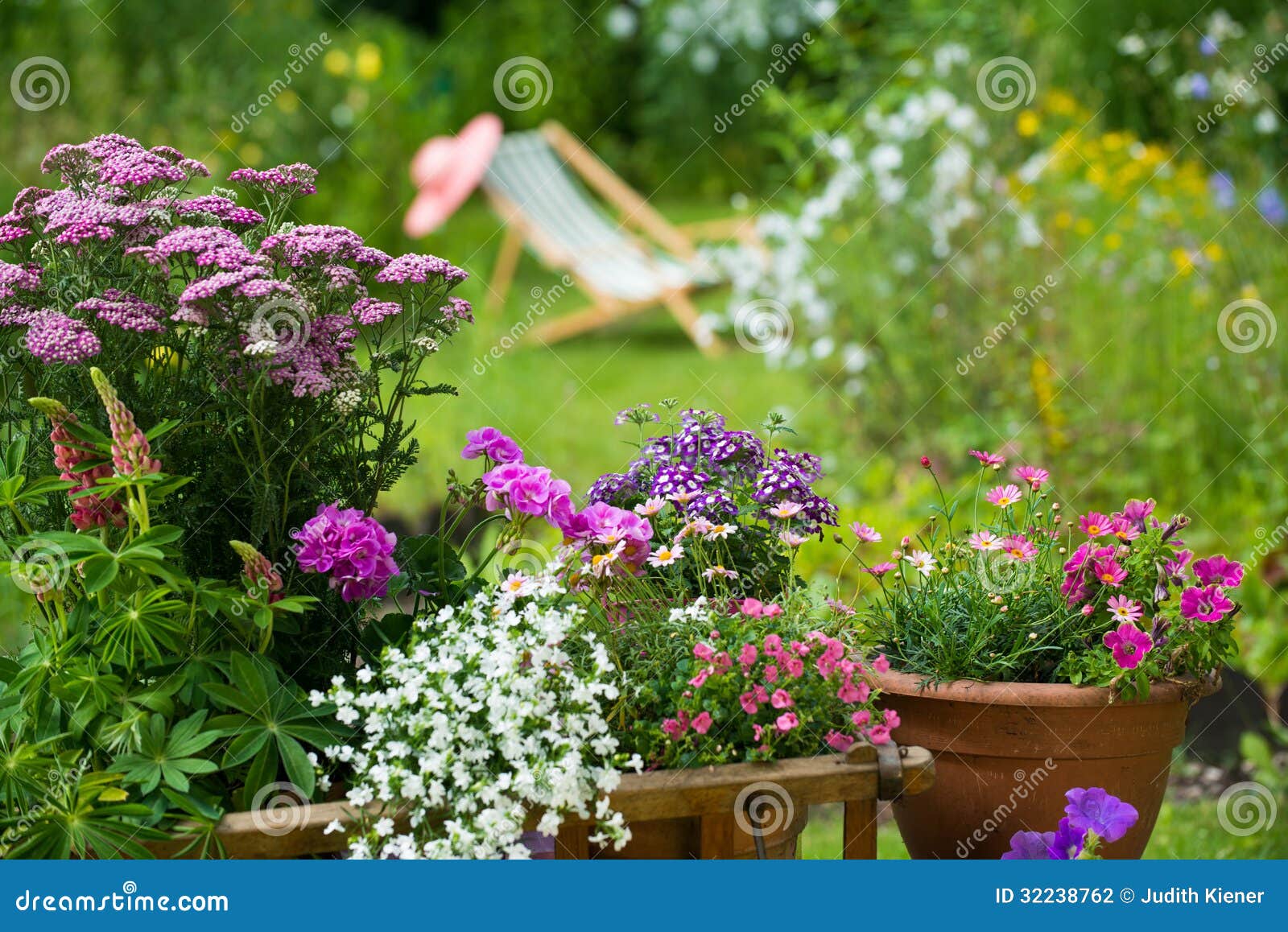 Idyllic garden stock photo. Image of deck, living, green - 32238762