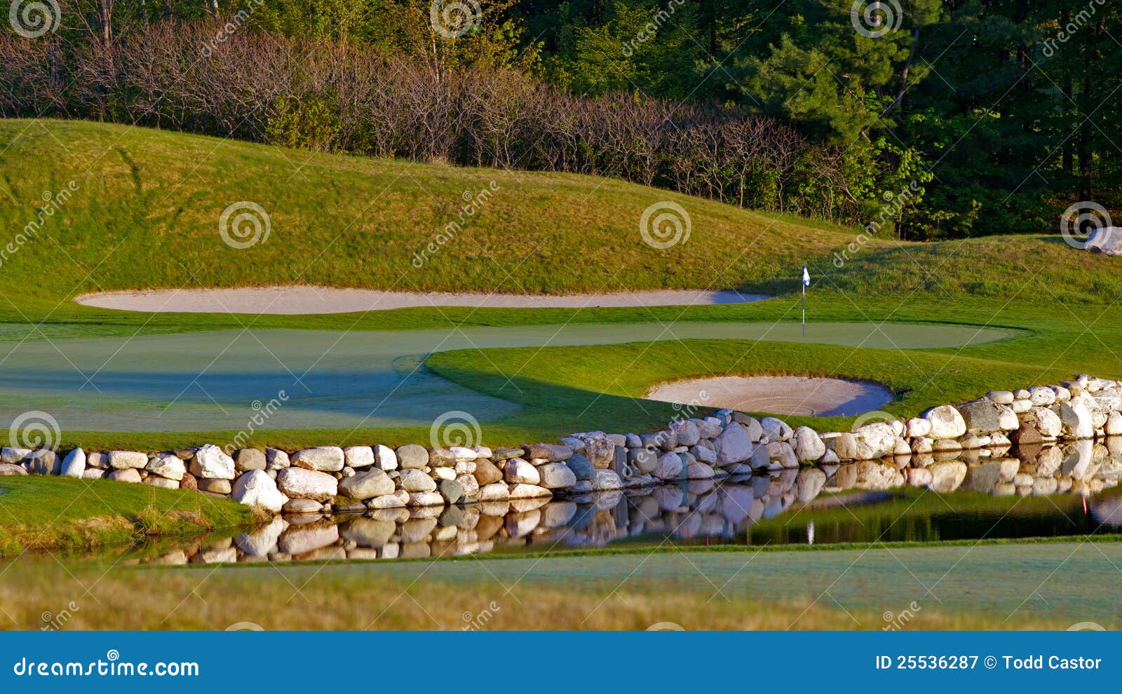 Idyllic Golf Course Hole Scene Stock Image - Image of beauty, season ...