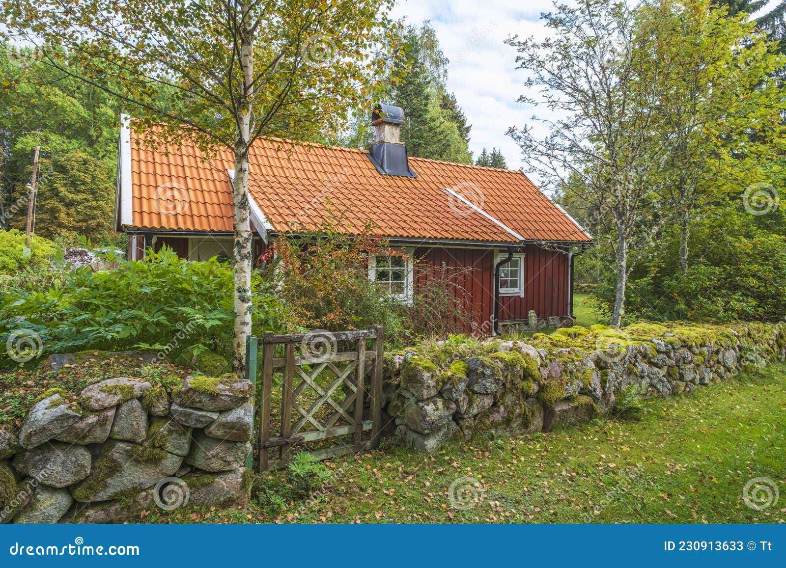 Idyllic Red Cottage with Gate To the Garden Editorial Stock Photo ...