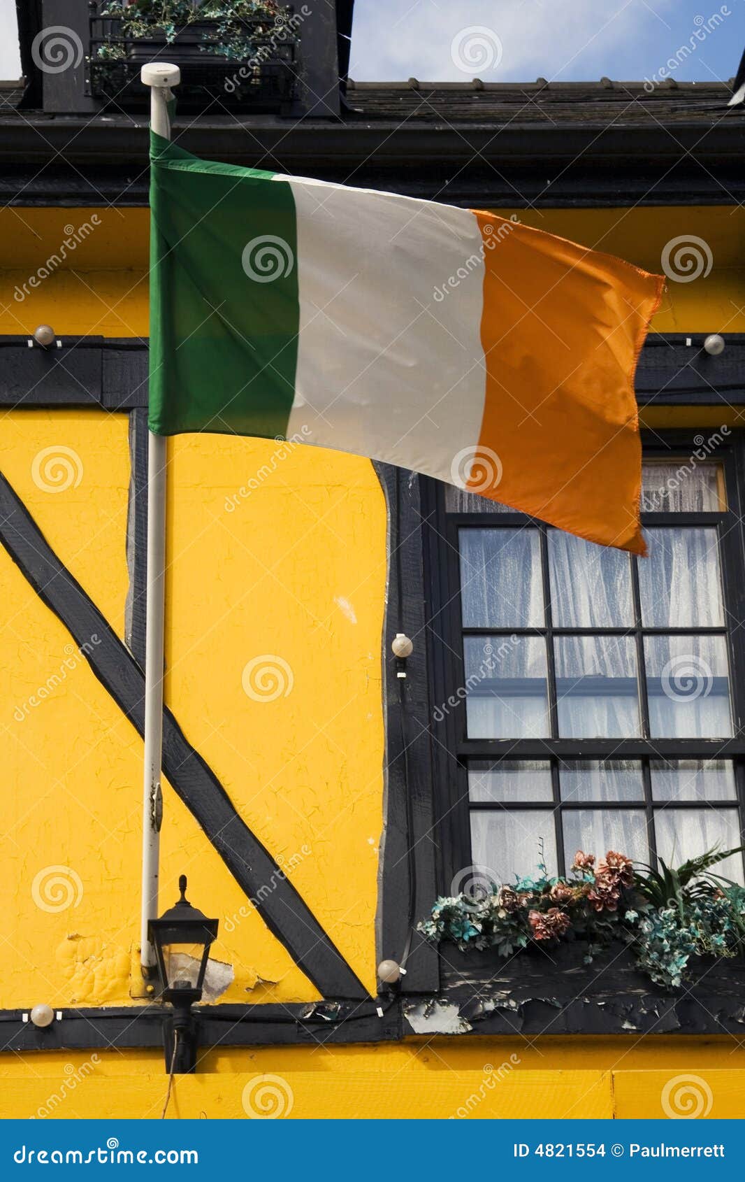 Ierse vlag stock foto. Image of banier, sinaasappel, geel - 4821554