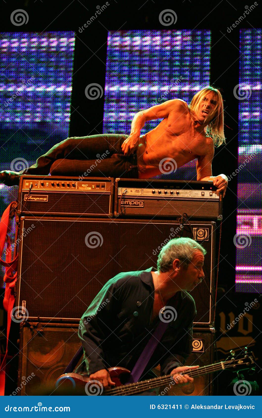 IGGY POP CONCERT editorial photo. Image of instrument - 6321411