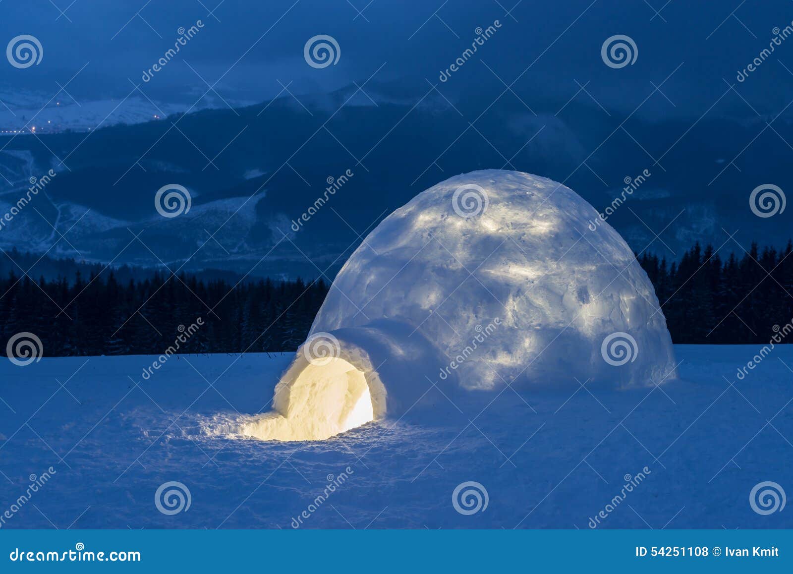 Iglú foto de archivo. Imagen de tarde, hielo, sunlight - 54251108