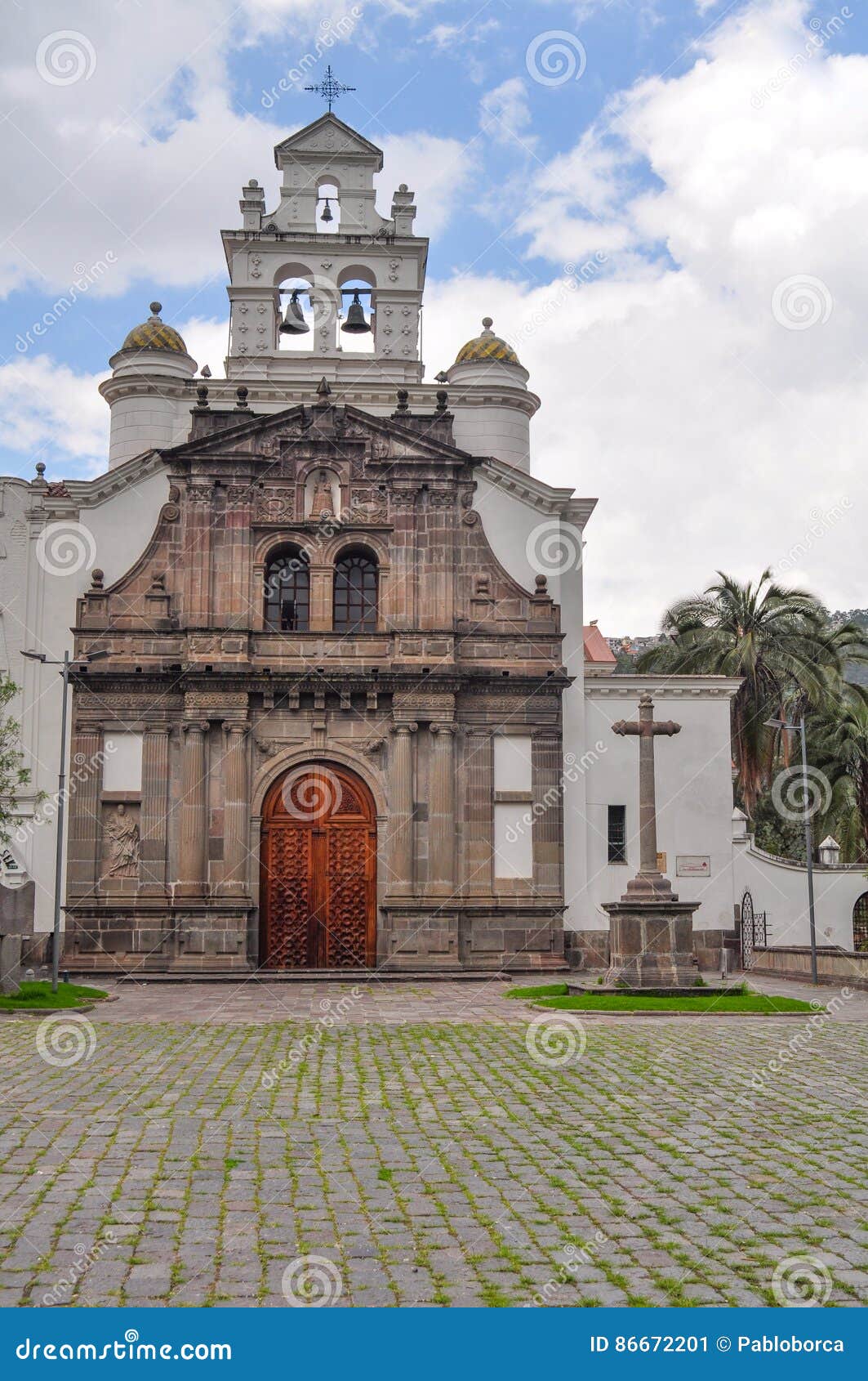 Iglesia De La Vecindad De Guapulo En Quito Foto editorial - Imagen de ...